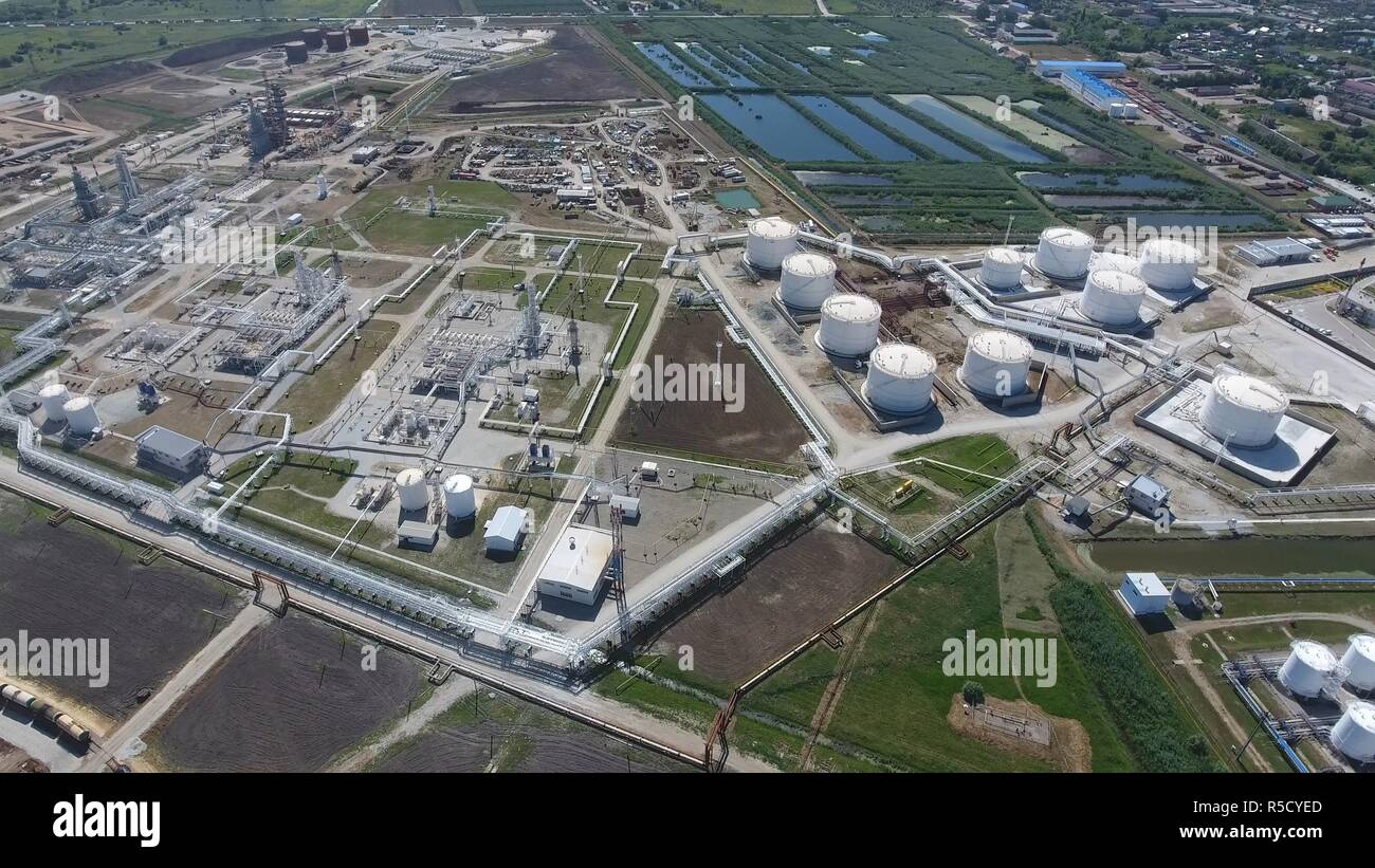 Oil refinery plant for primary and deep oil refining. Equipment and ...