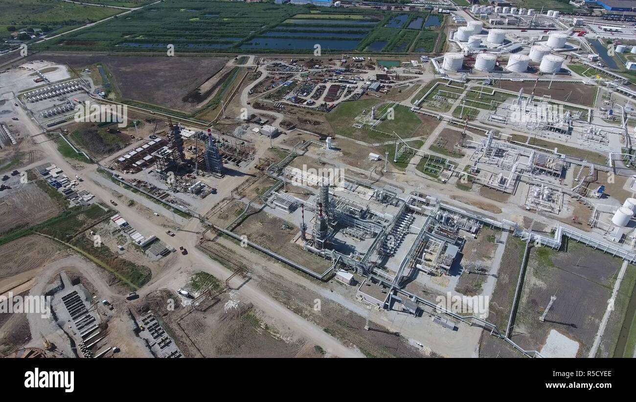 Oil refinery plant for primary and deep oil refining. Equipment and ...