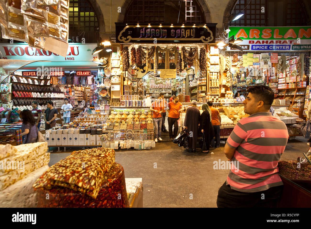 Spice Bazaar (Egyptian Bazaar), Istanbul, Turkey Stock Photo - Alamy