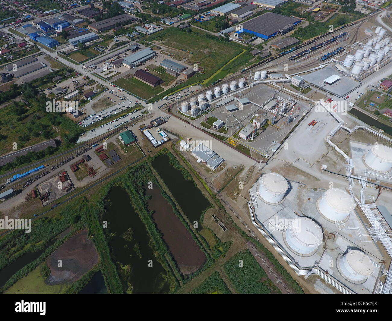 Oil refinery plant for primary and deep oil refining. Equipment and ...