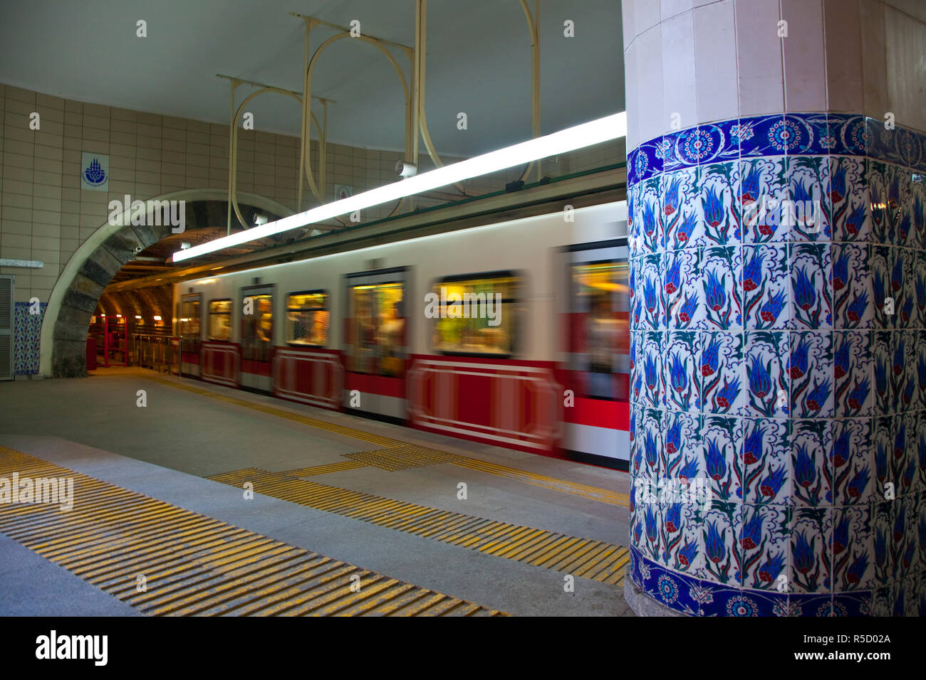 Istanbul tunel train hi-res stock photography and images - Alamy