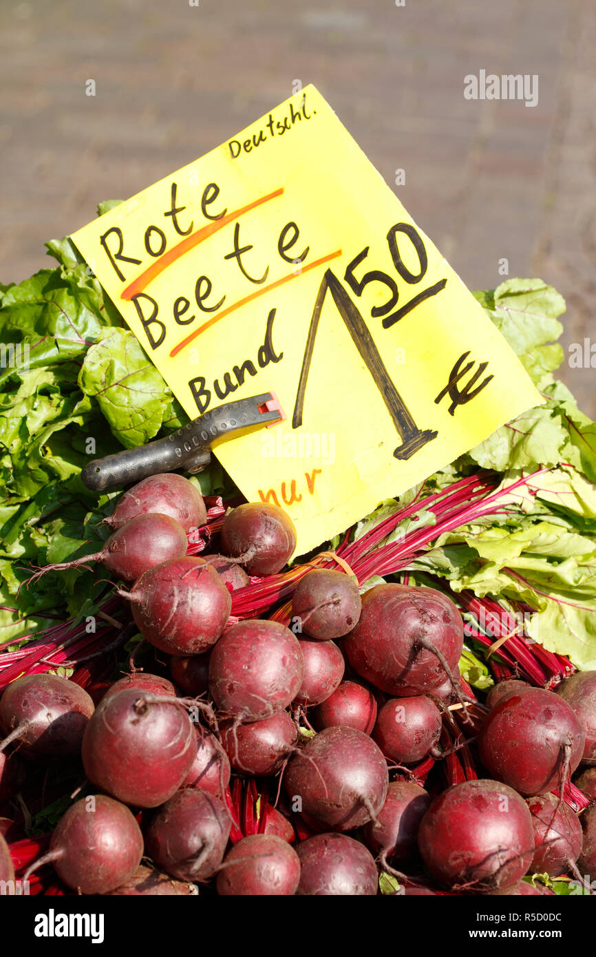 fresh beetroot on a market stall Stock Photo - Alamy