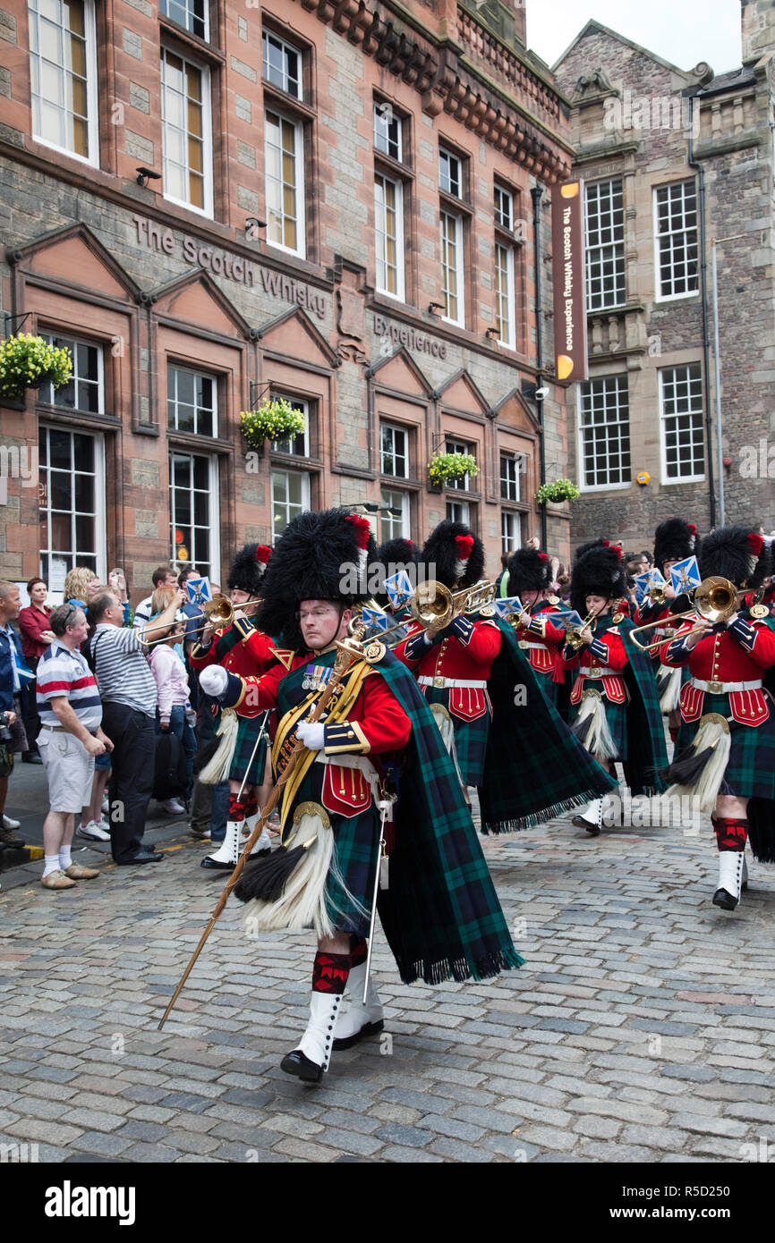 Scotland, Edinburgh, The Royal Mile, Military Parade Stock Photo - Alamy