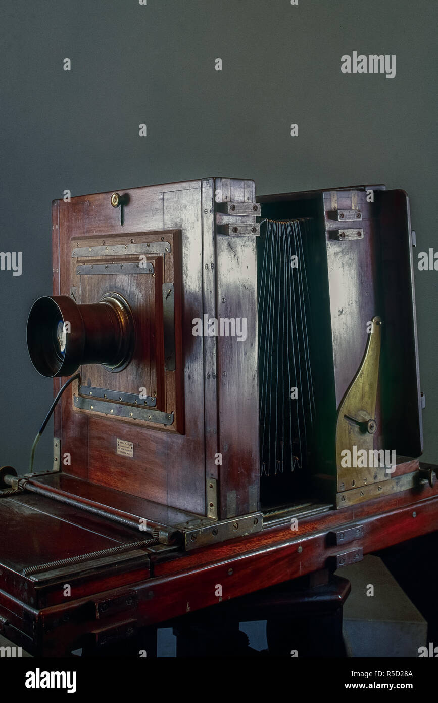 o2-Jun-2008-vintage photo of Wooden Studio Camera Kolkata west Bengal ...