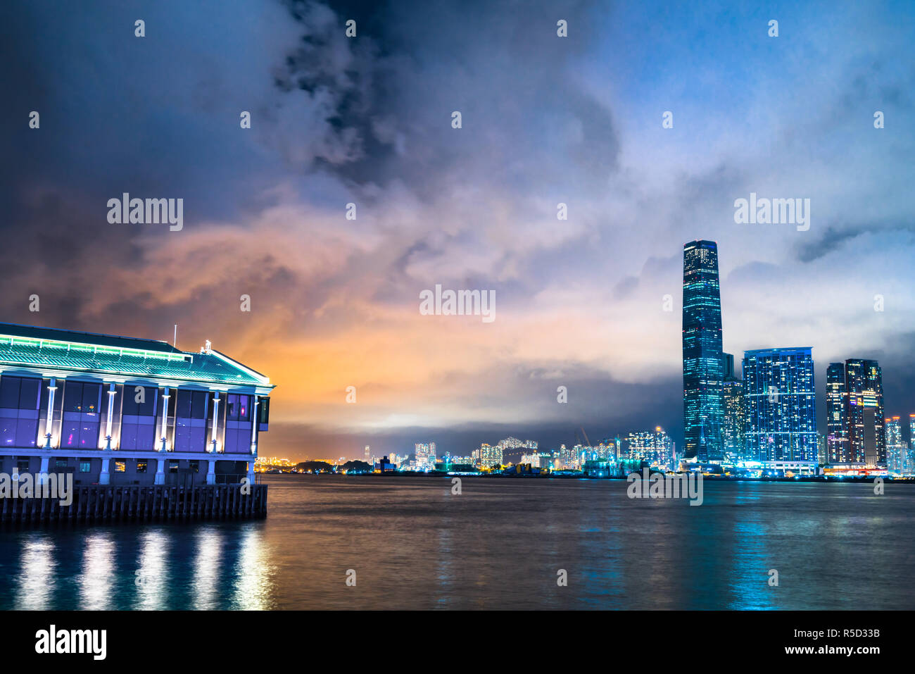 Night view skyline panorama from across Victoria Harbor of Hong Kong ...