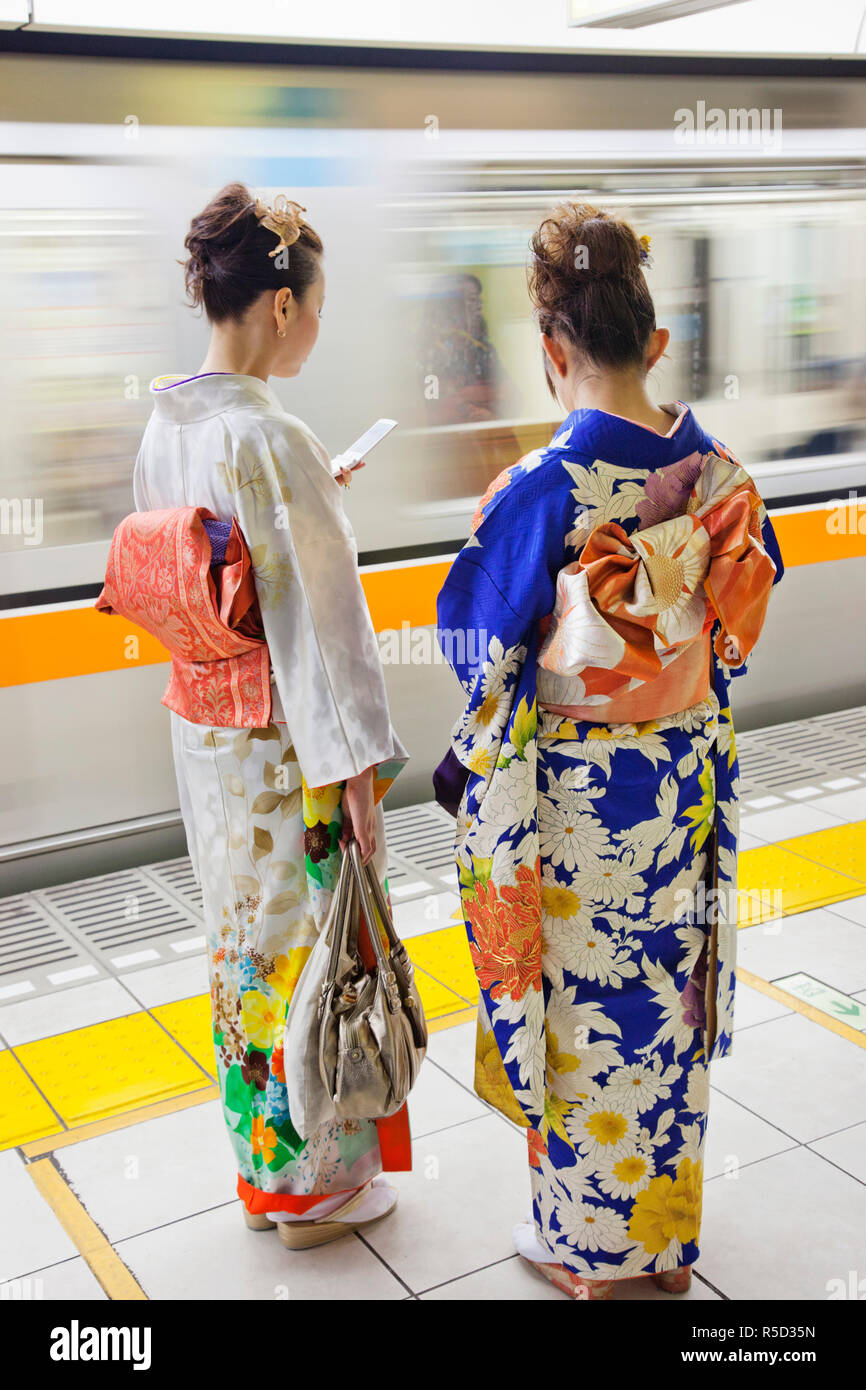 Japan, Tokyo, Girls in Kimono on Subway Platform Stock Photo - Alamy