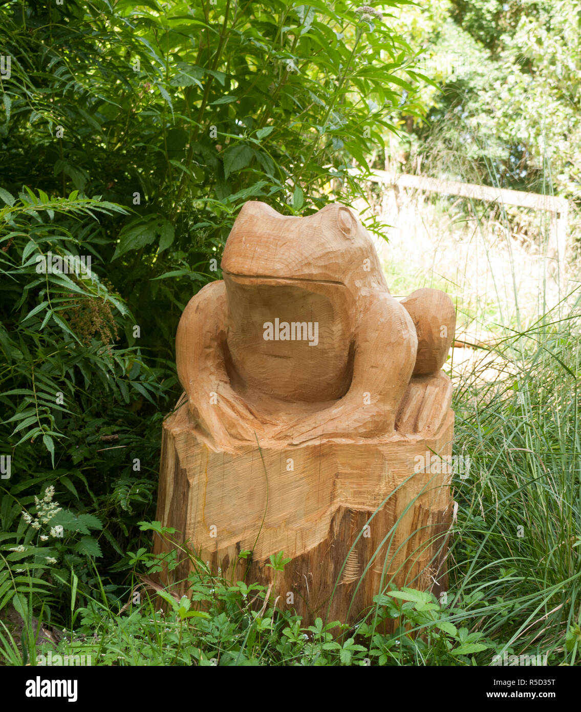 a frog statue carved out of wood Stock Photo - Alamy