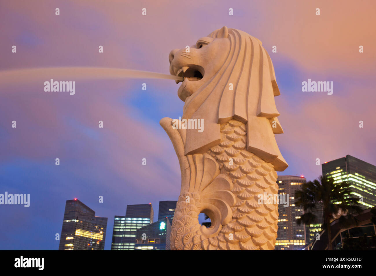 Singapore merlion statue hi-res stock photography and images - Alamy