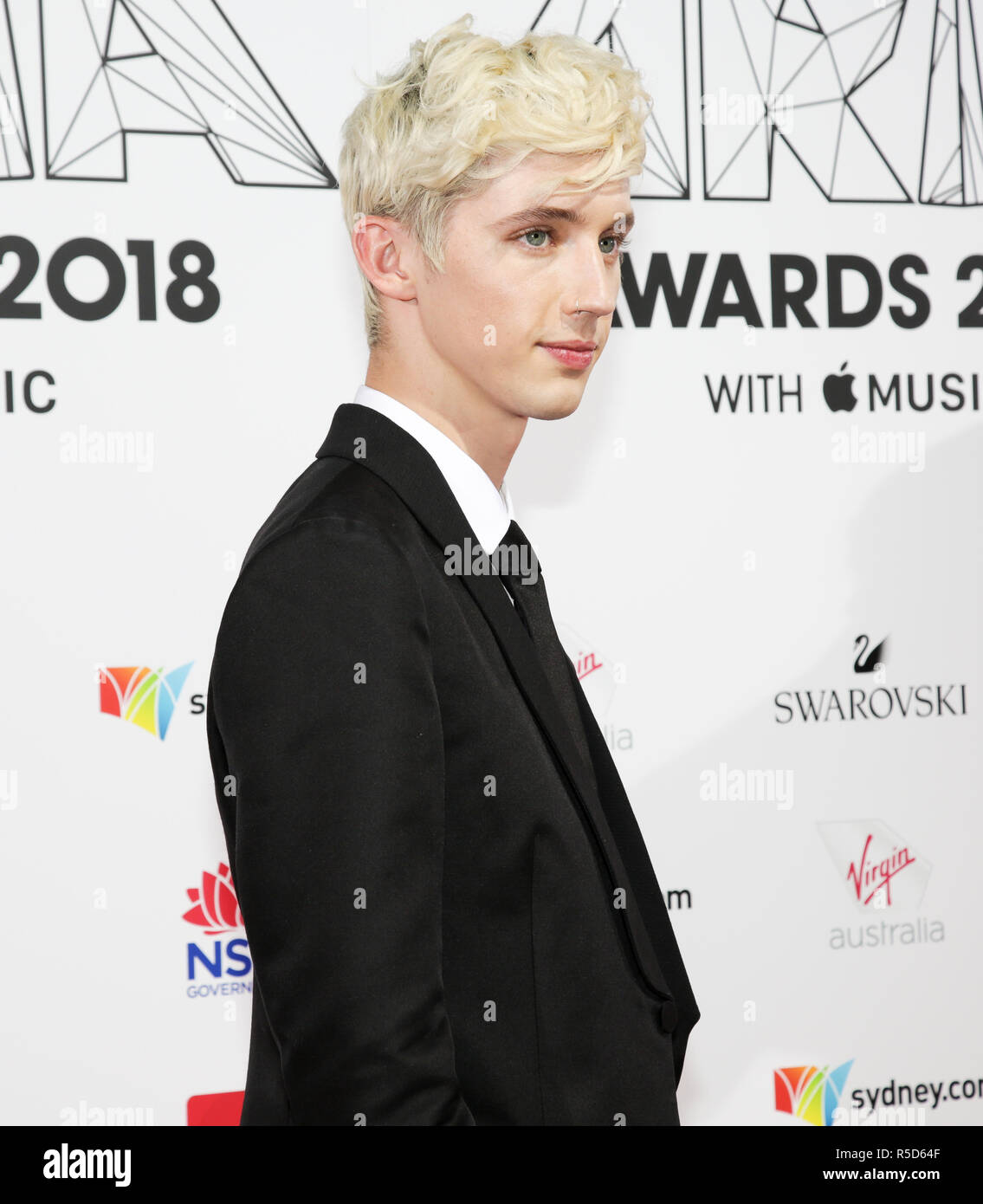 Sydney, NSW, Australia. 28th Nov, 2018. Troye Sivan seen on the red ...