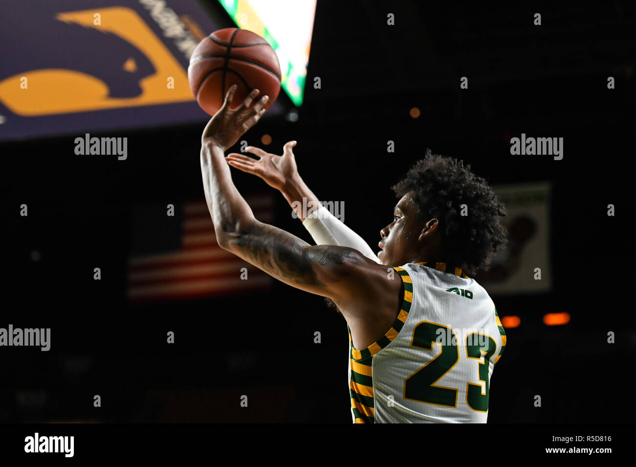 Fairfax, Virginia, USA. 28th Nov, 2018. JAVON GREENE (23) shoots a ...
