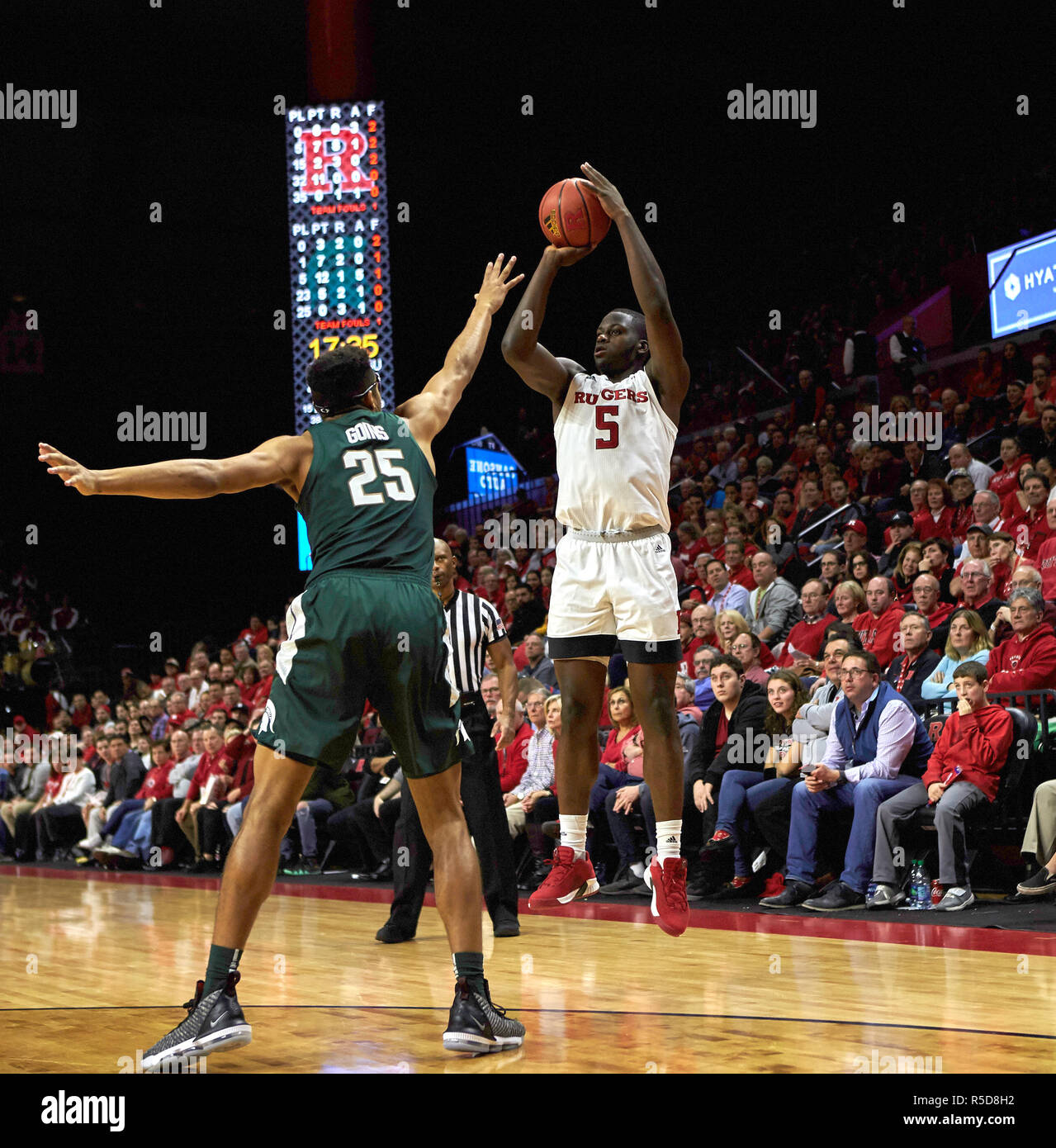 Michigan state spartans forward kenny goins 25 hi-res stock photography ...