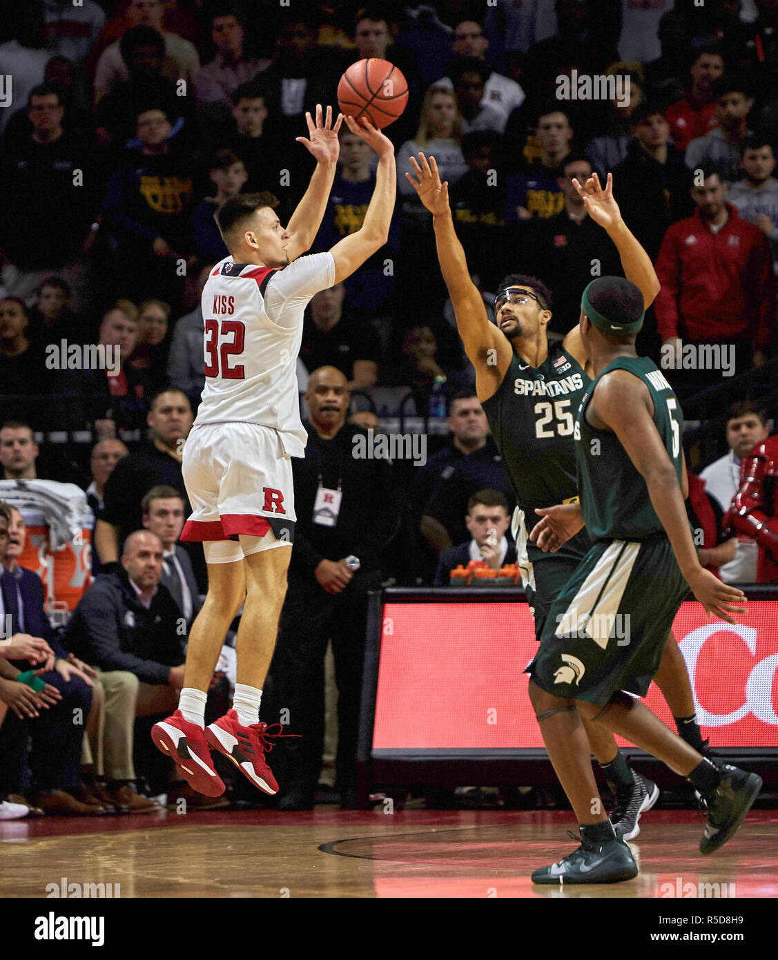 Piscataway, New Jersey, USA. 30th Nov, 2018. Rutgers Scarlet Knights guard Peter Kiss (32 ...