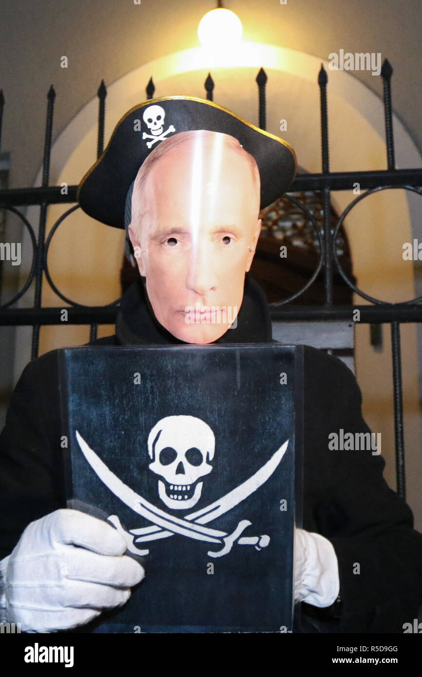 Vladimir putin mask hi-res stock photography and images - Alamy