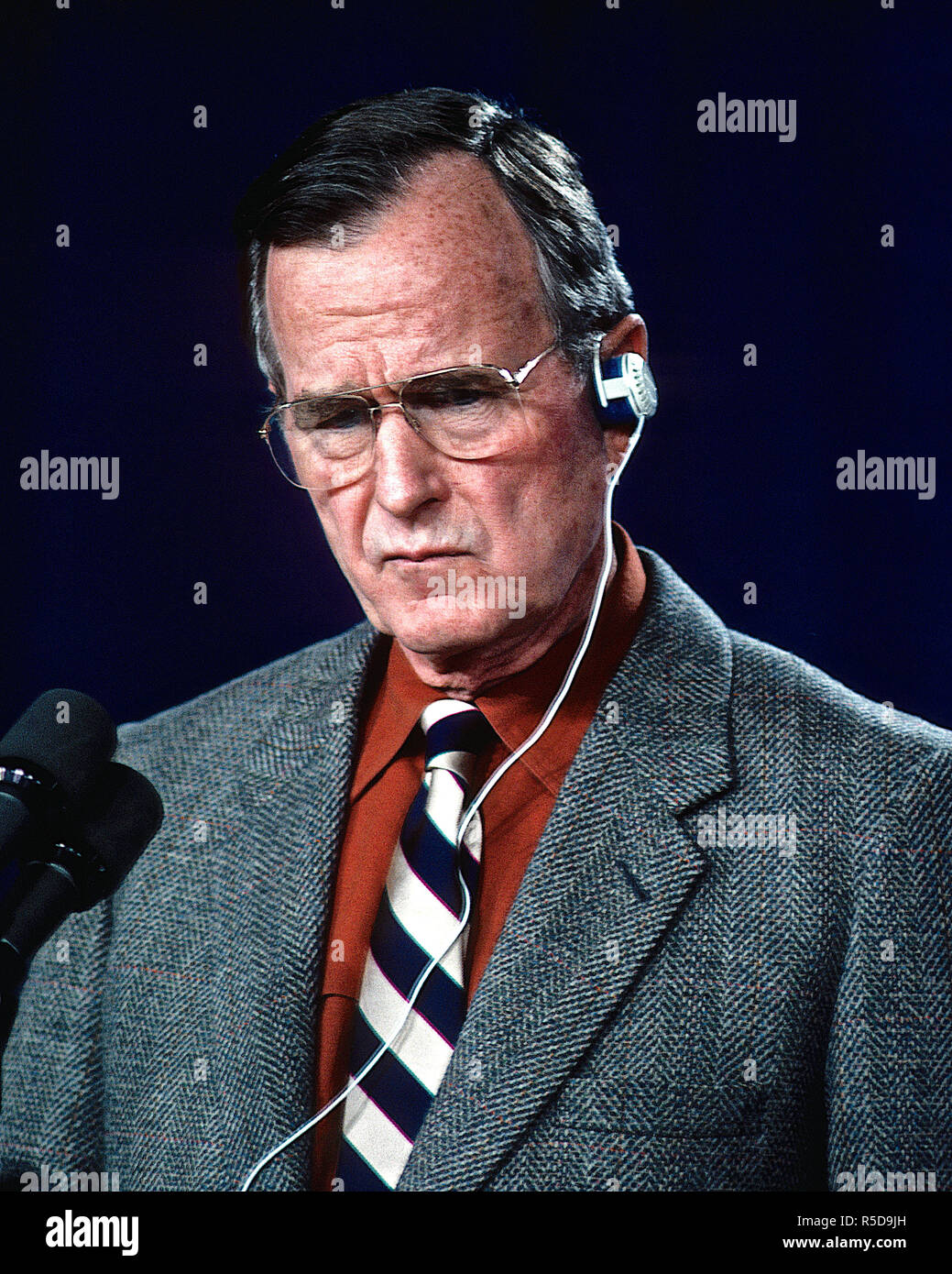 Live translator hi-res stock photography and images - Alamy