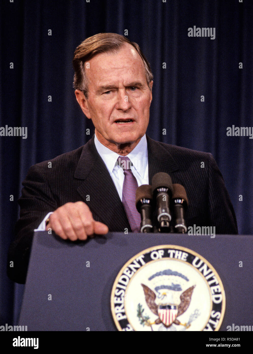 President george w bush energy hi-res stock photography and images - Alamy
