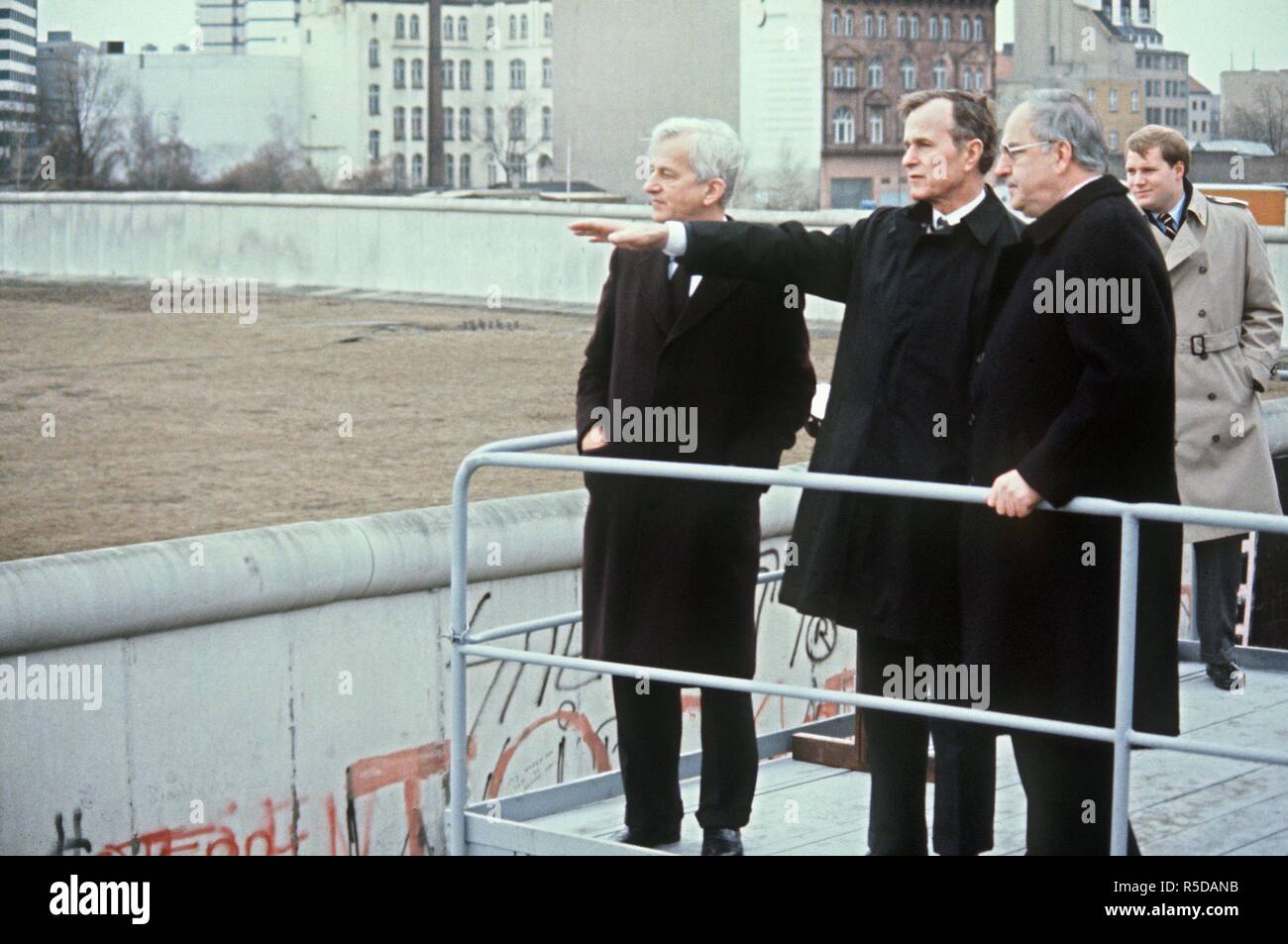 ARCHIVE - (L-r): The mayor of West Berlin, Richard von Weizsaecker ...