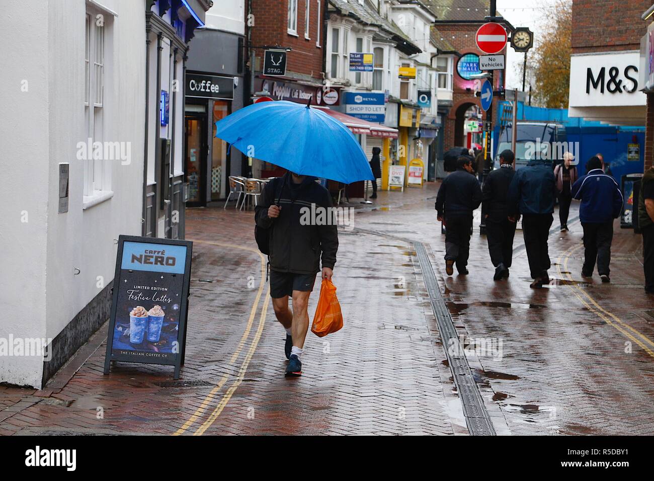 Ashford, Kent, UK. 01 Dec, 2018. UK Weather: The unsettled weather ...