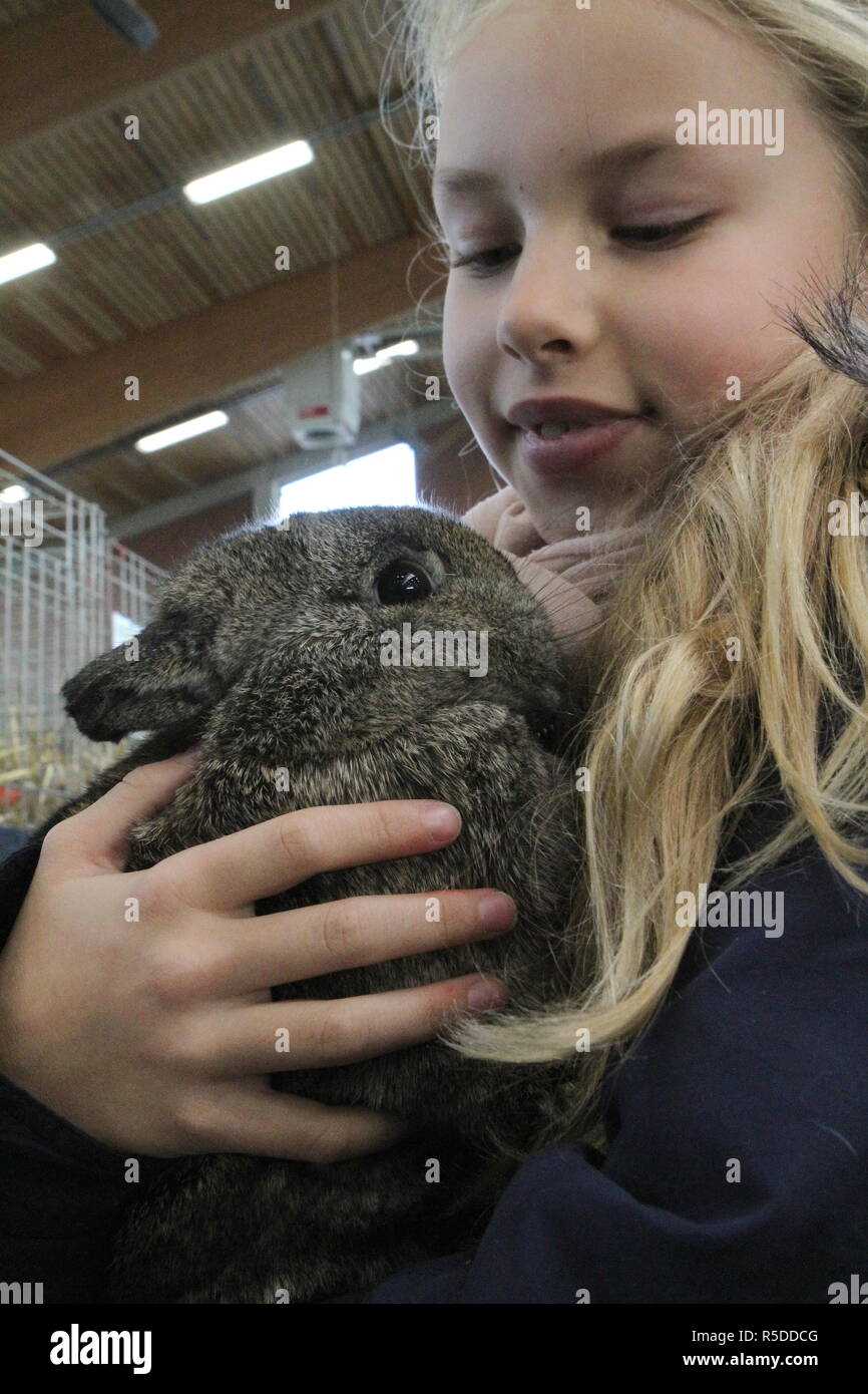 Germany. 01 December 2018, Brandenburg, Paaren/Glien: Leonie (8) from ...