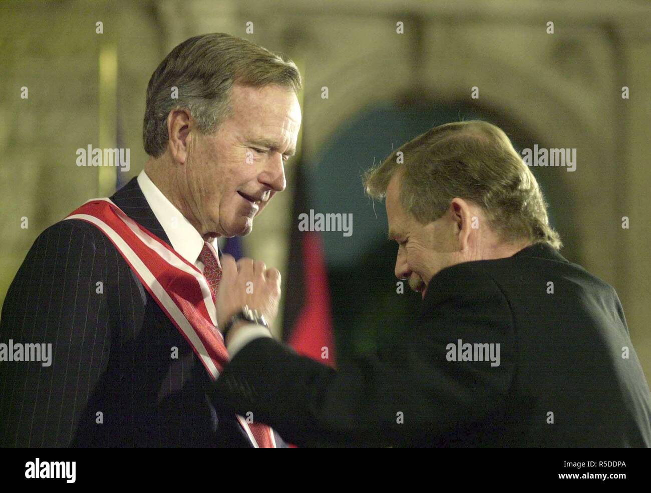 ***FILE PHOTO George Bush receiving The White Lion Order from the ...