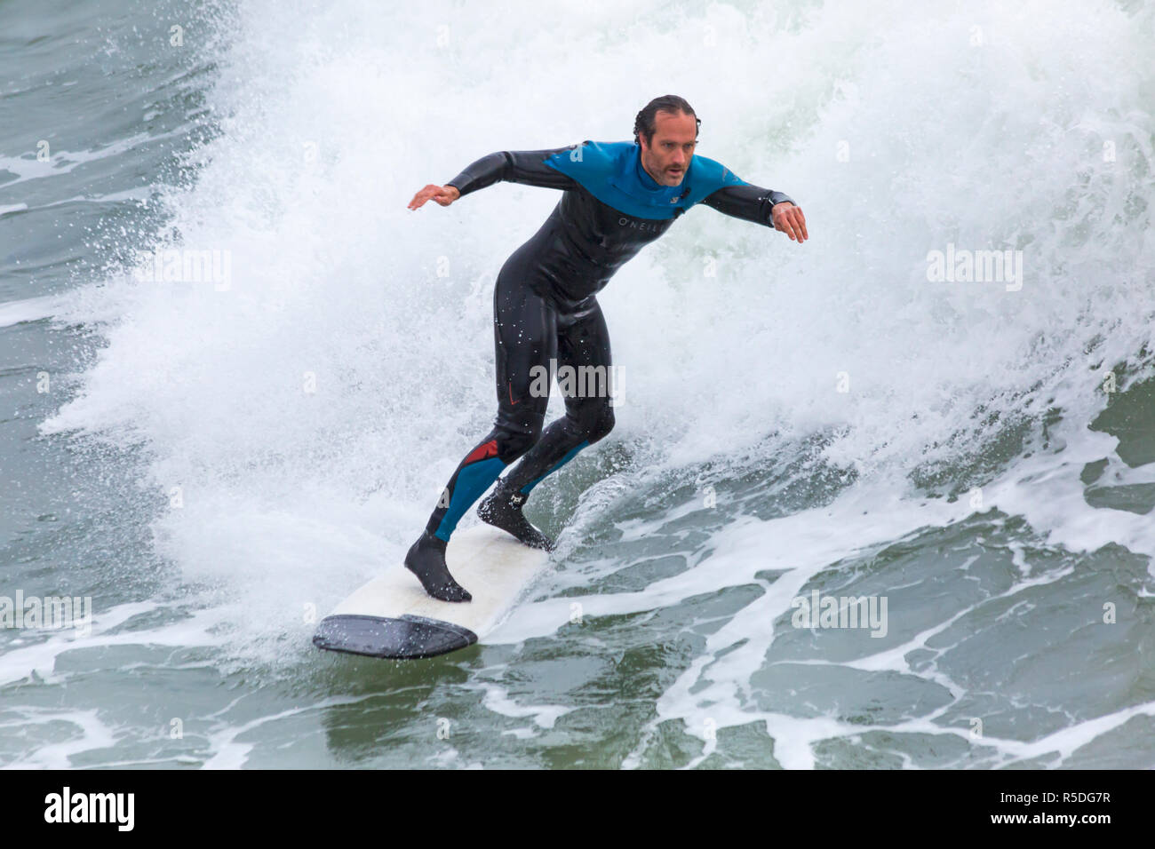 Bournemouth, Dorset, UK. 1st December 2018. Surfers head to the seaside ...