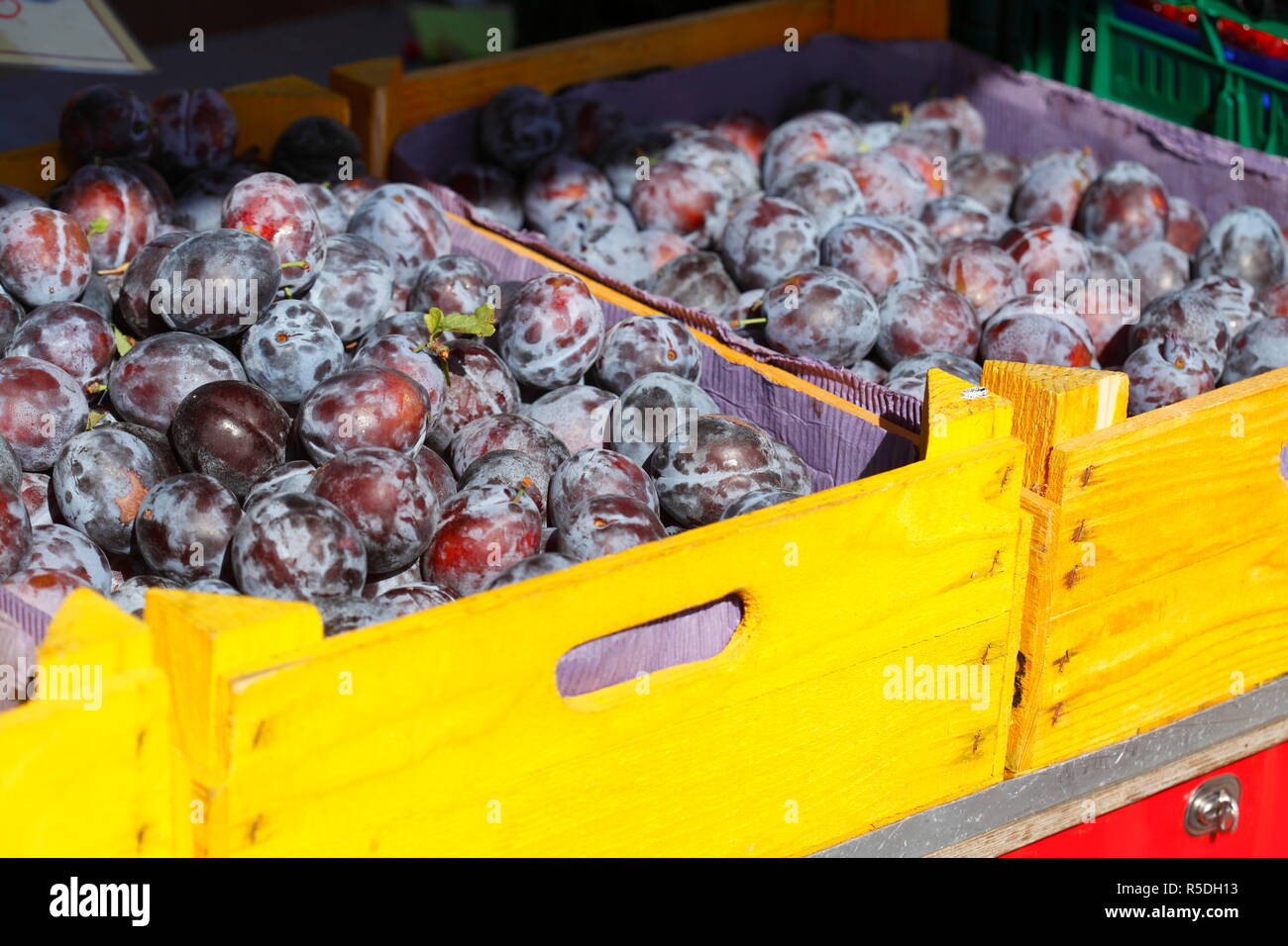 fresh plums in wooden boxes on a market stall Stock Photo - Alamy
