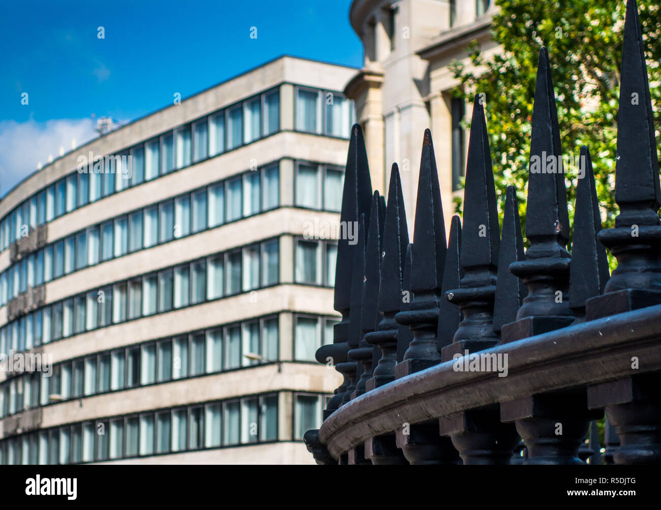 London modernist buildings hi-res stock photography and images - Alamy