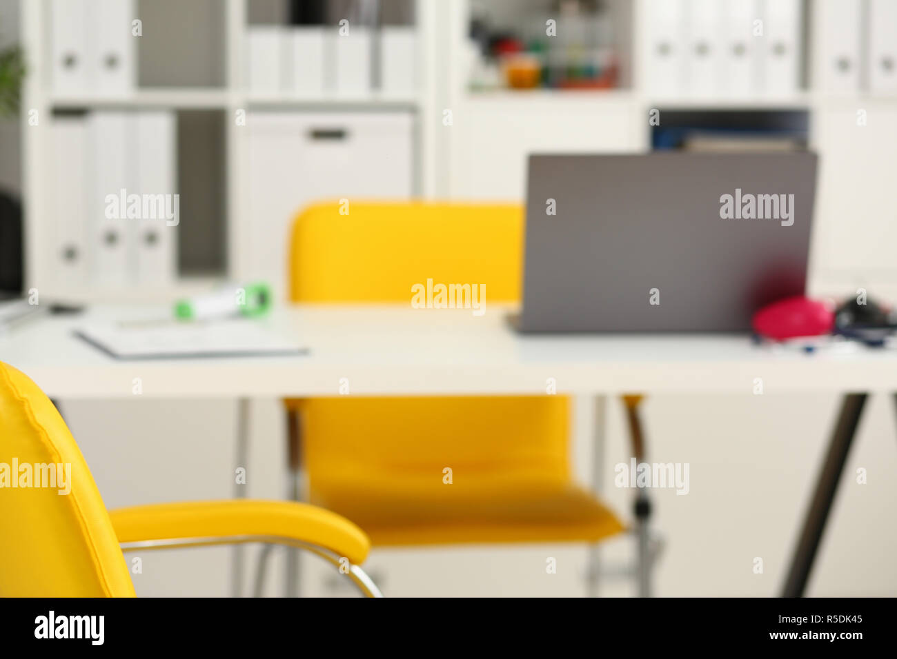 Vacant office desk hi-res stock photography and images - Alamy
