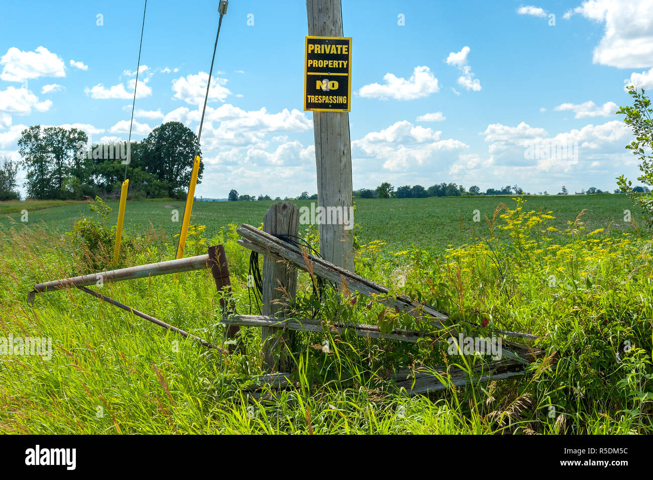 Private property sign hi-res stock photography and images - Alamy
