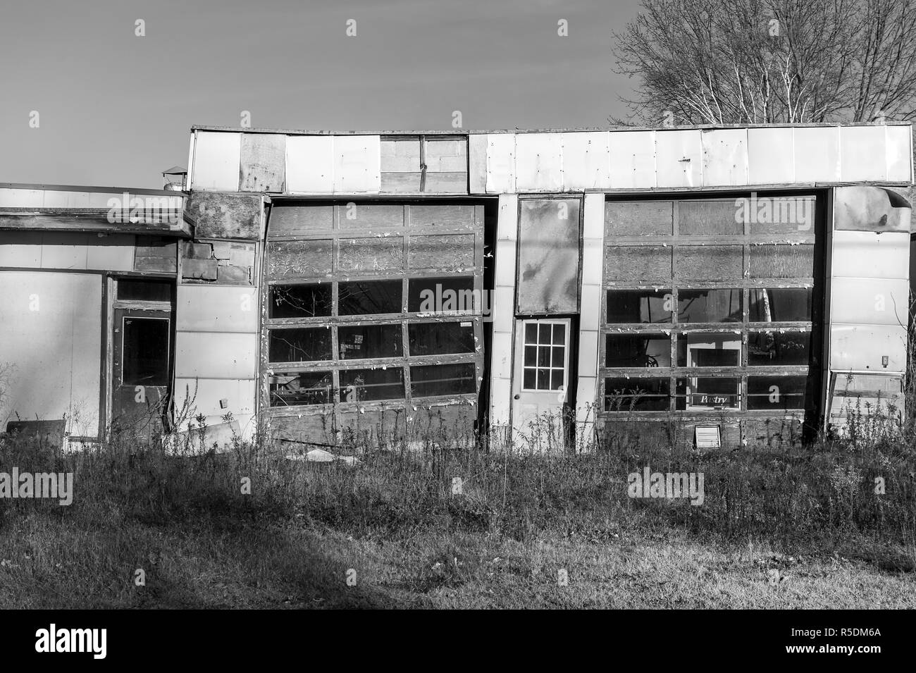 Abandoned roadside hi-res stock photography and images - Alamy