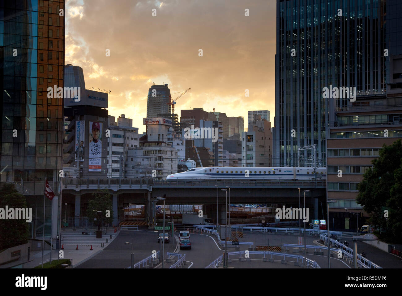 Shinkansen train on bridge hi-res stock photography and images - Alamy