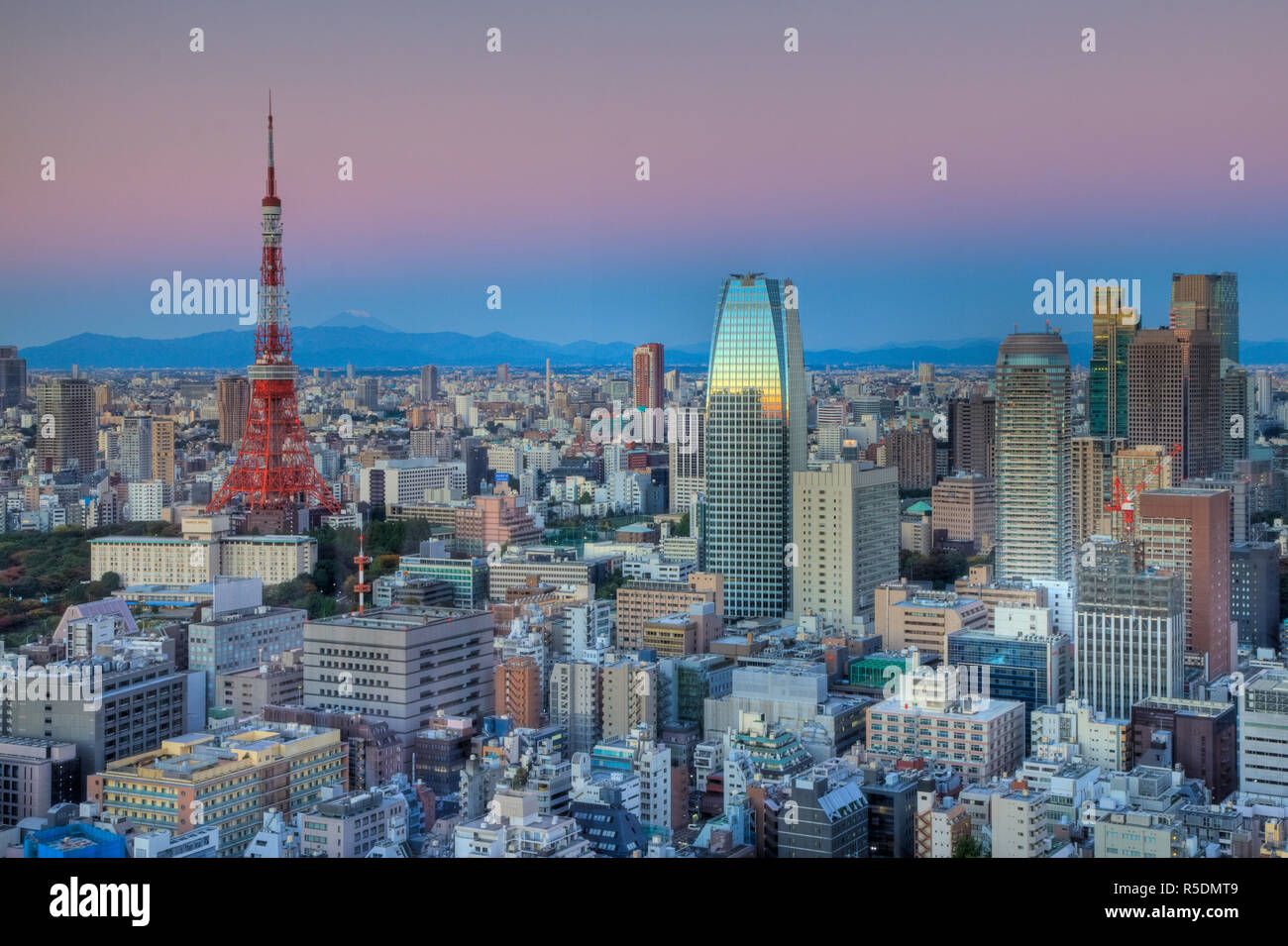 Shiodome skyline tokyo japan hi-res stock photography and images - Alamy