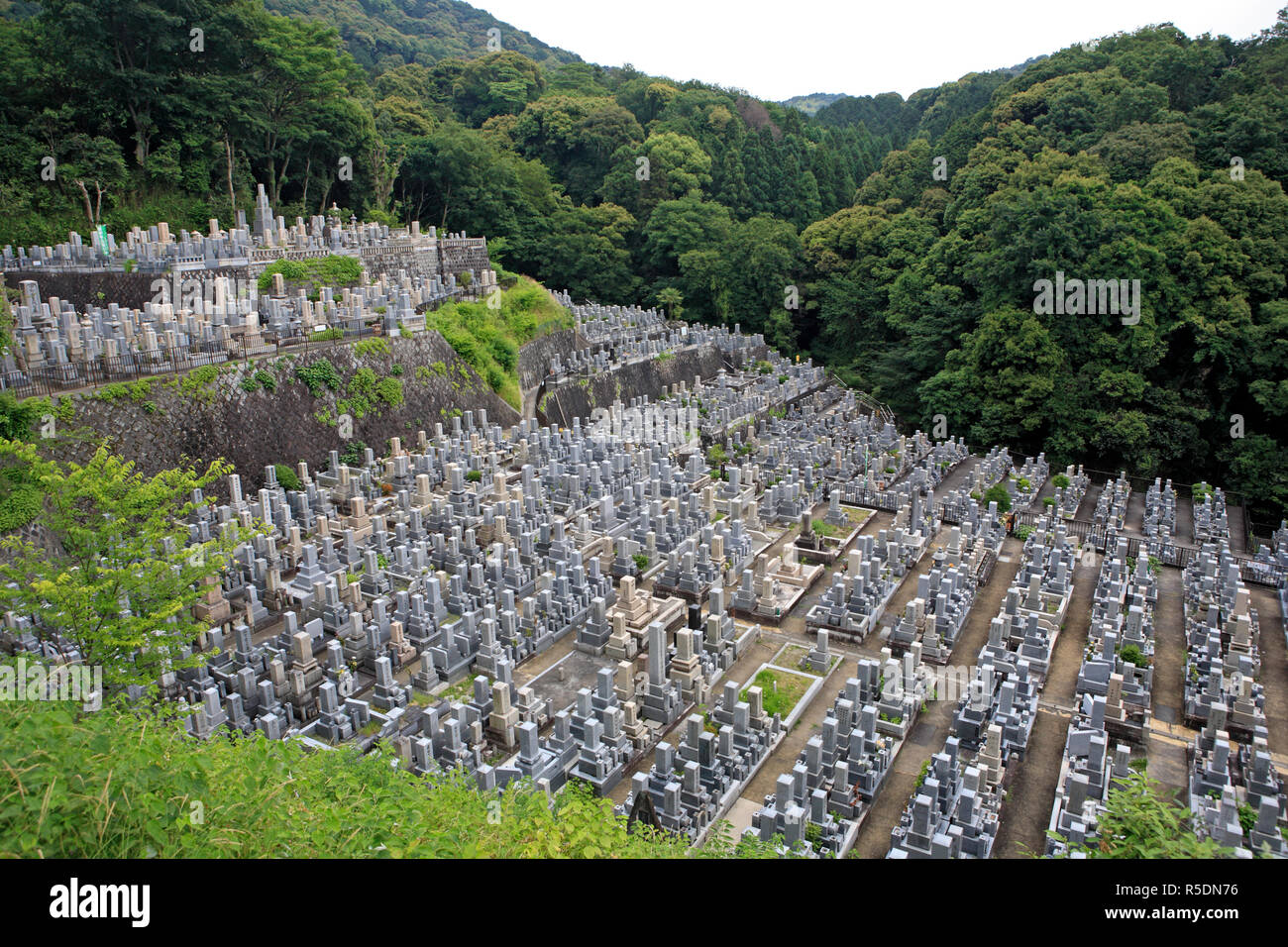 Japanese cemetery kyoto japan hi-res stock photography and images - Alamy