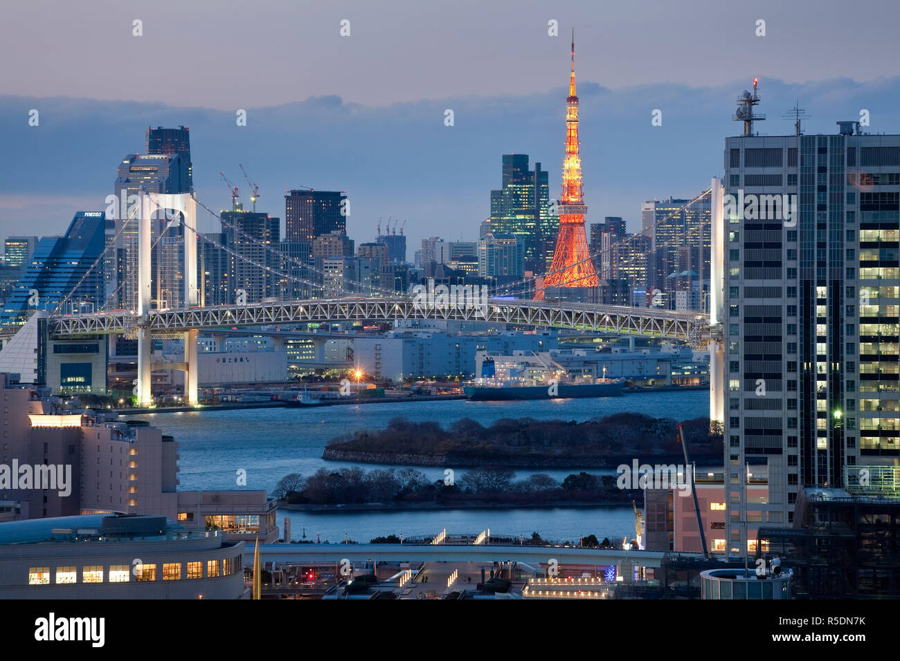 Rainbow Bridge, Tokyo Bay, Tokyo, Japan Stock Photo - Alamy
