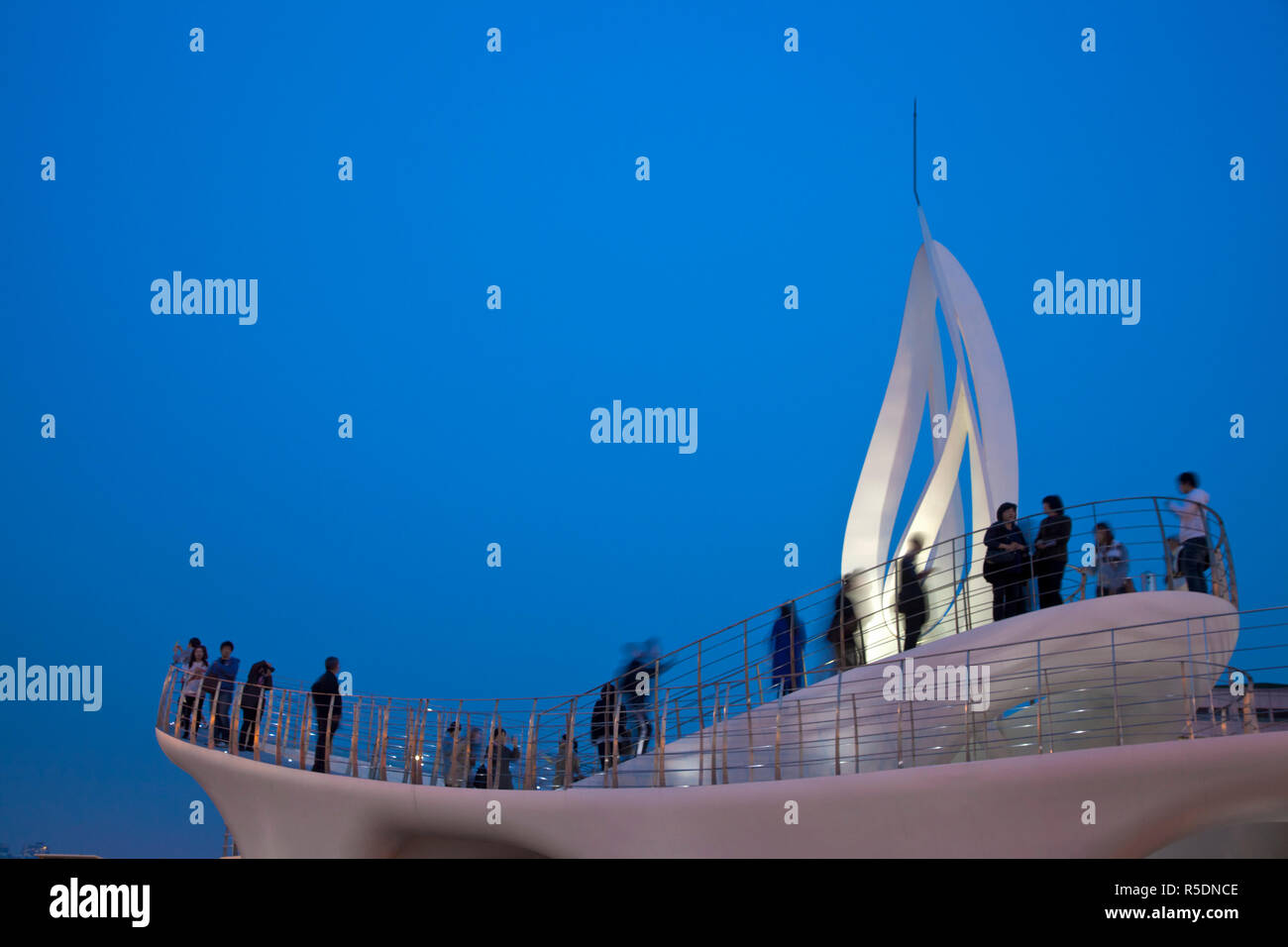 Korea, Seoul, Yeouido, Monument on Mapo bridge Stock Photo - Alamy