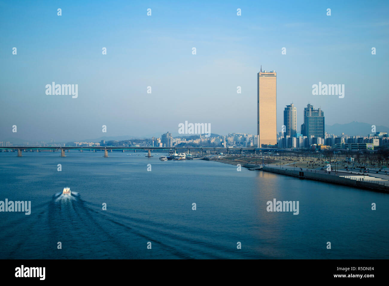 Korea, Seoul, Yeouido, 63 Building - one of Seouls most famous ...