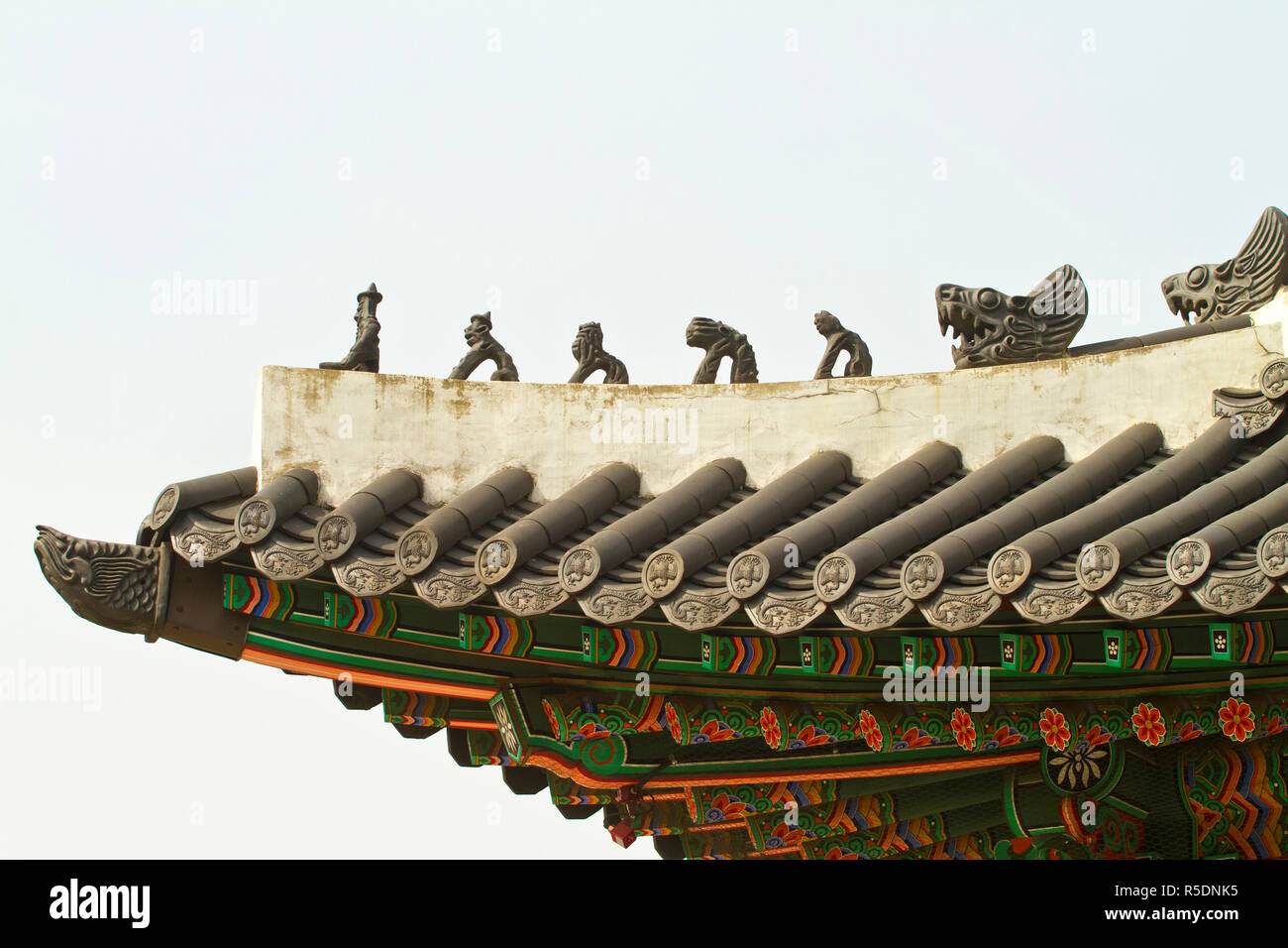 Korea, Seoul, Gyeongbokgung Palace, mythical creatures on Roof Stock ...