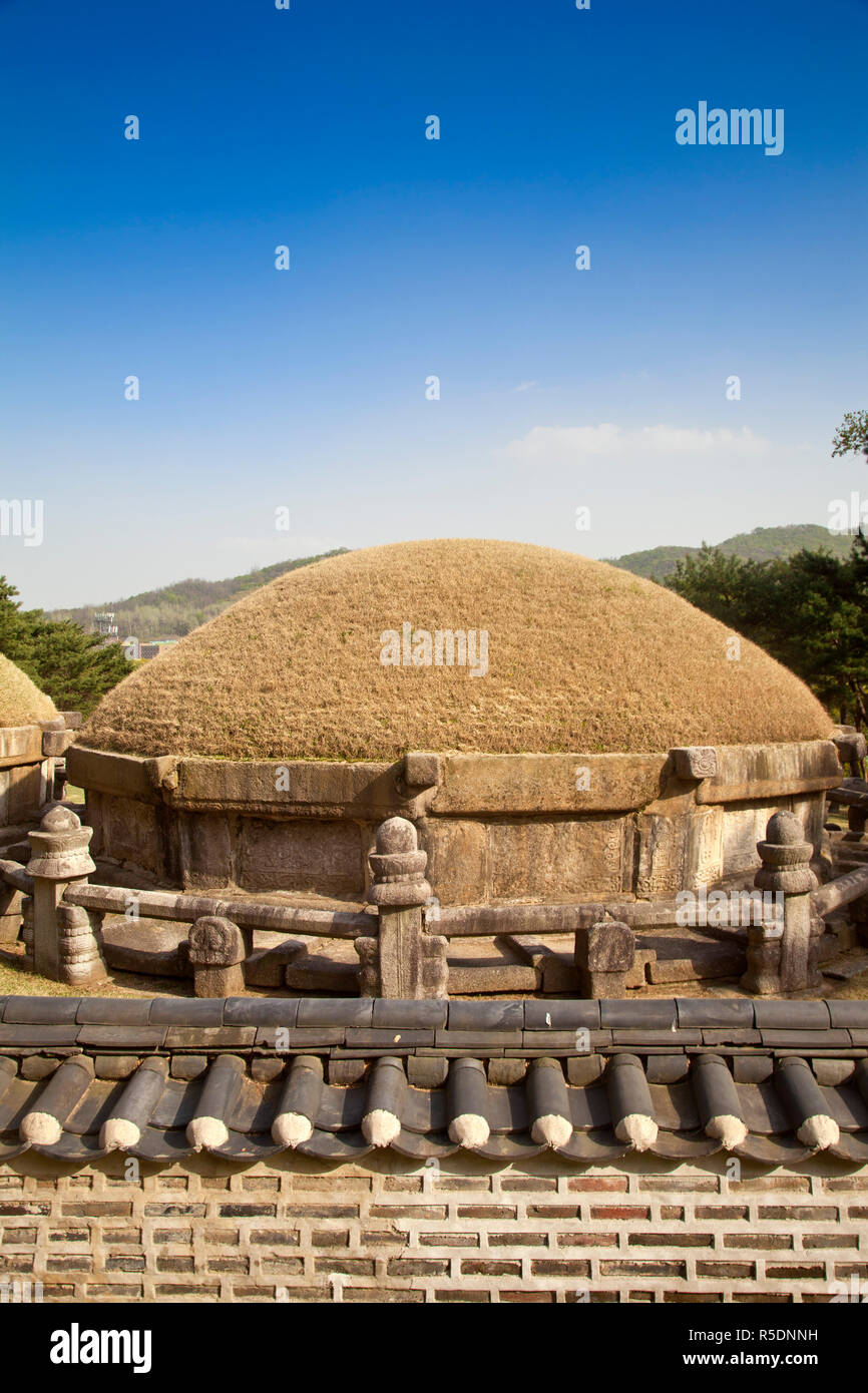Korea, Seoul, Royal Tombs of Heolleung and Illeung, Heolleung, Tomb of ...