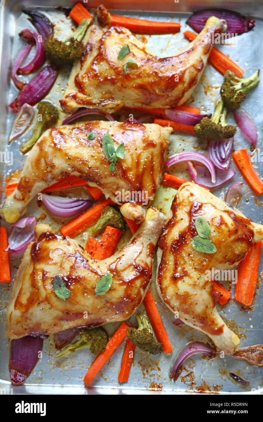 Chicken sheet pan meal hi-res stock photography and images - Alamy