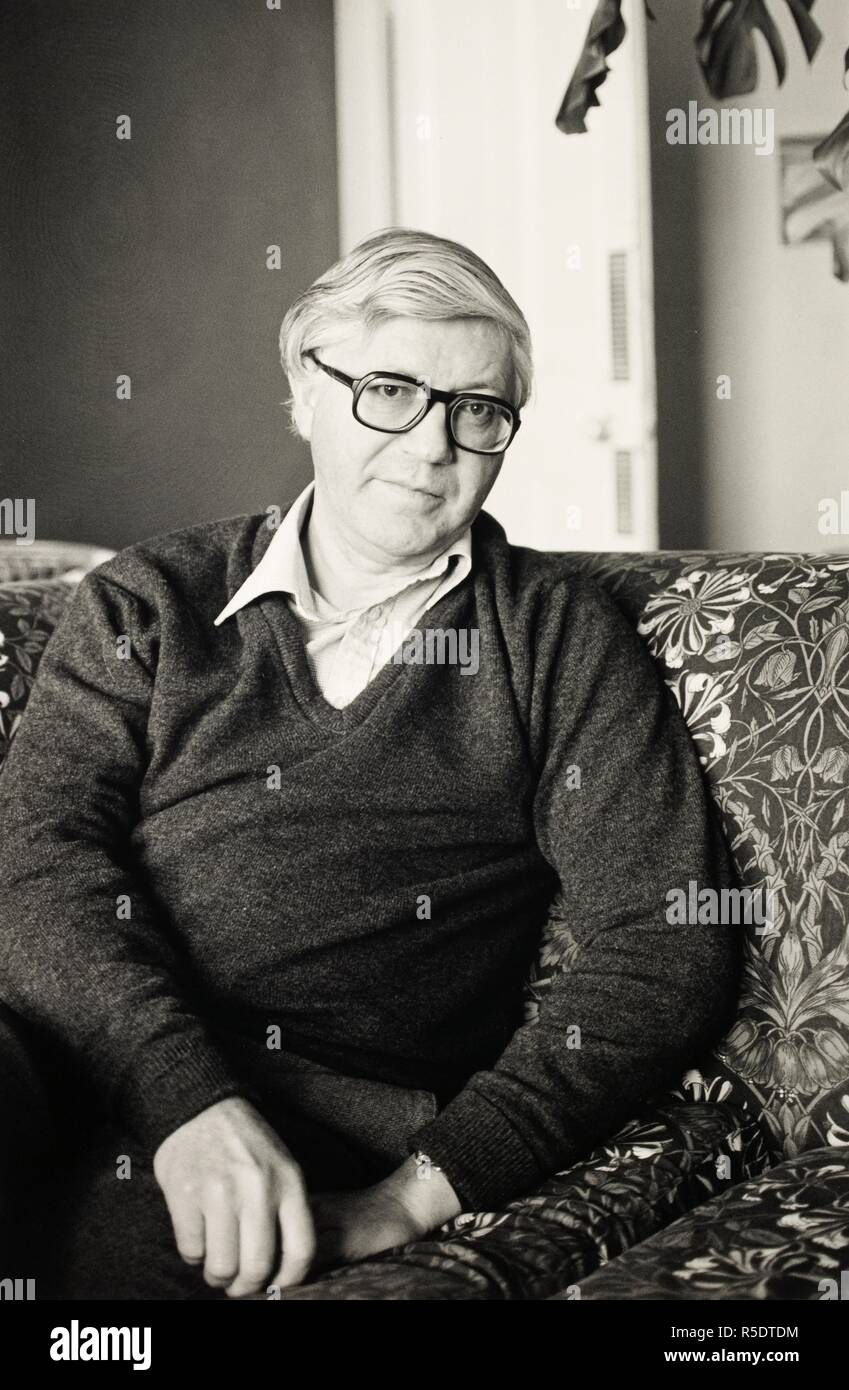 Peter Porter 1985. Monochrome. Source: FG6245-2-12 Stock Photo - Alamy