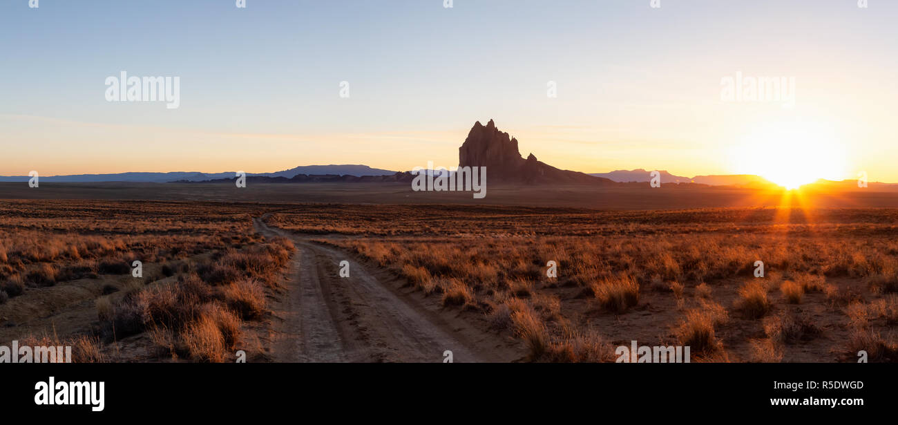 Shiprock peak hi-res stock photography and images - Alamy