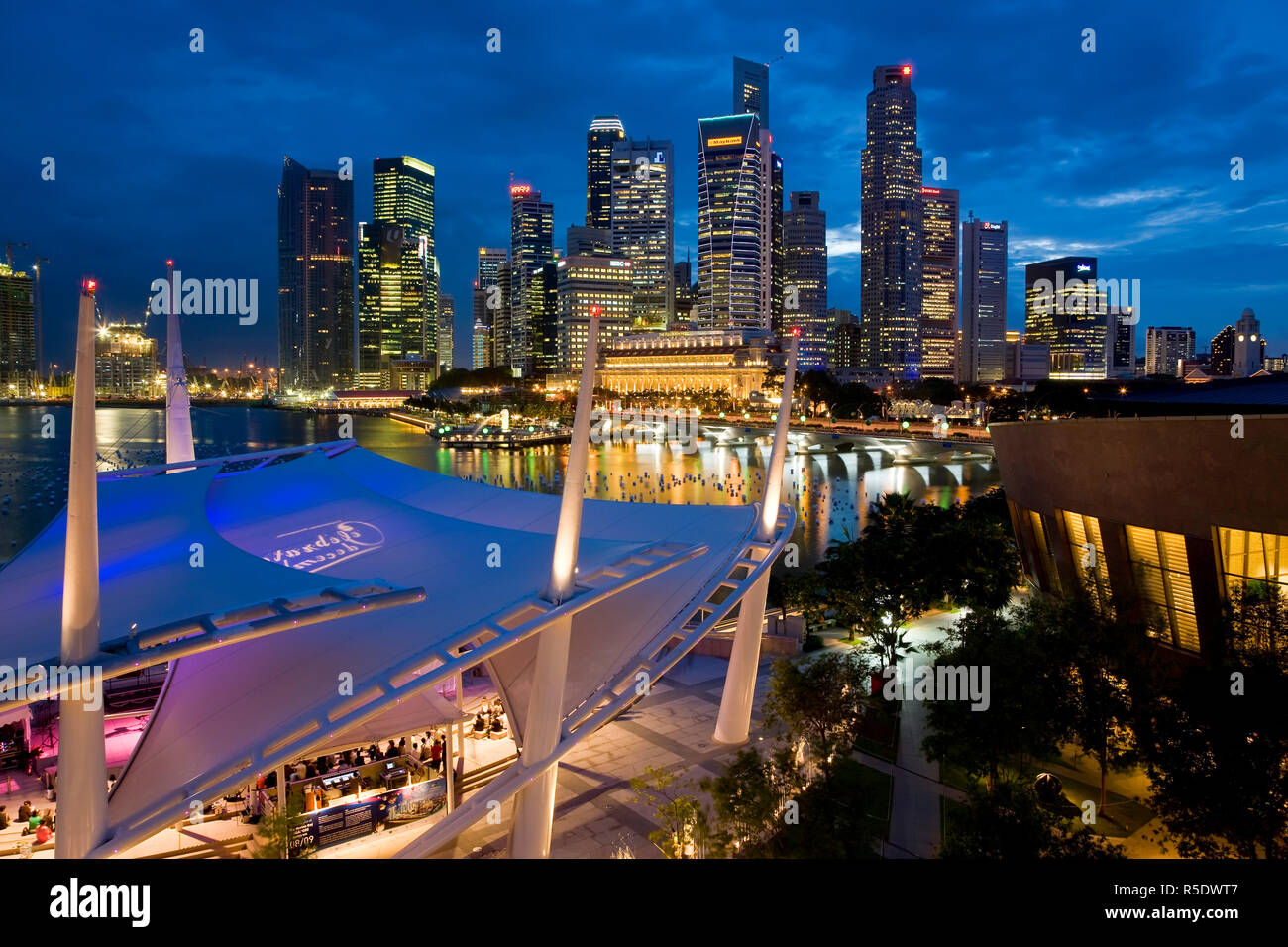 Singapore promenade hi-res stock photography and images - Alamy
