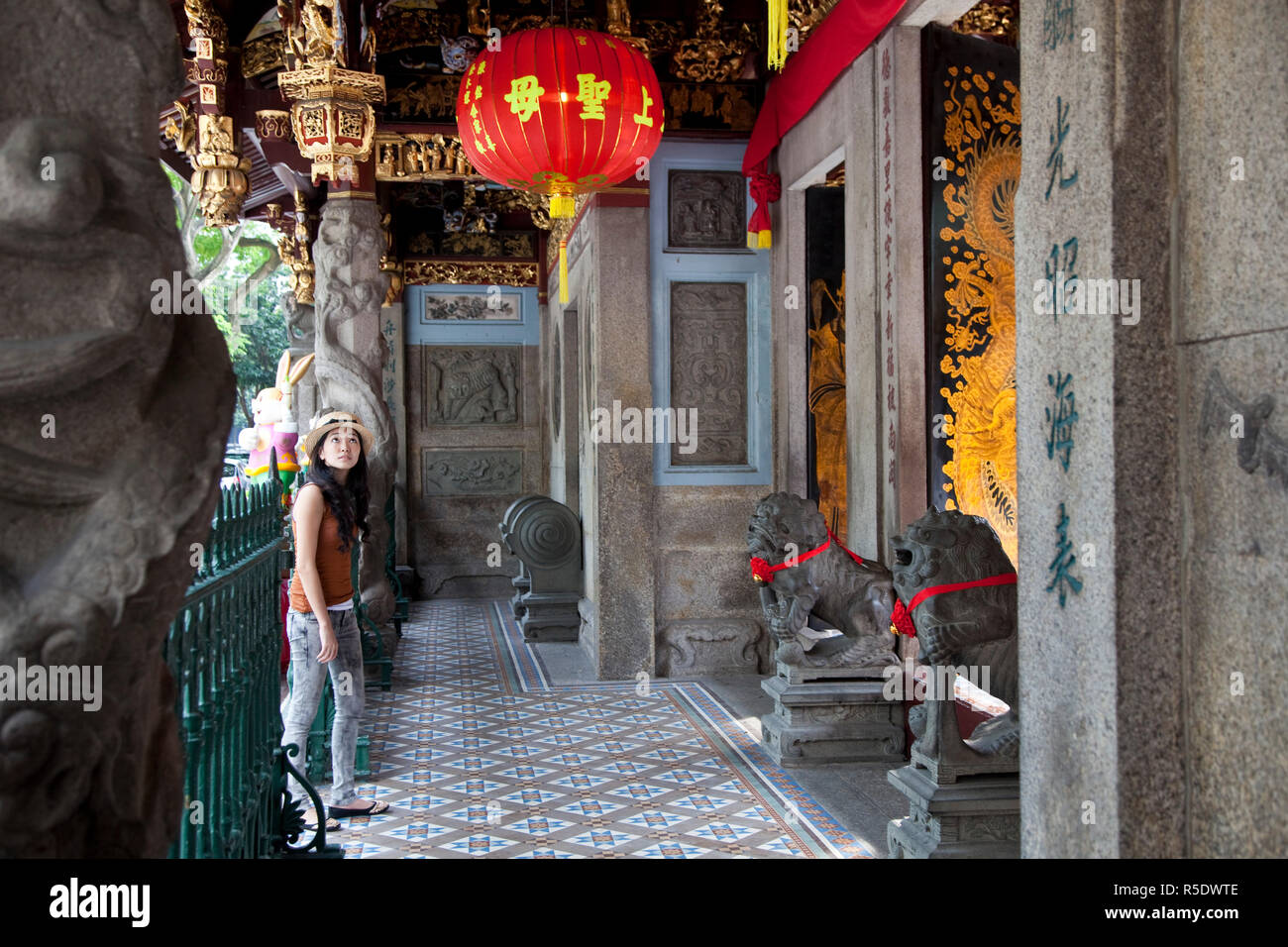 Asian woman in a Chinese Temple, China Town, Singapore Stock Photo - Alamy