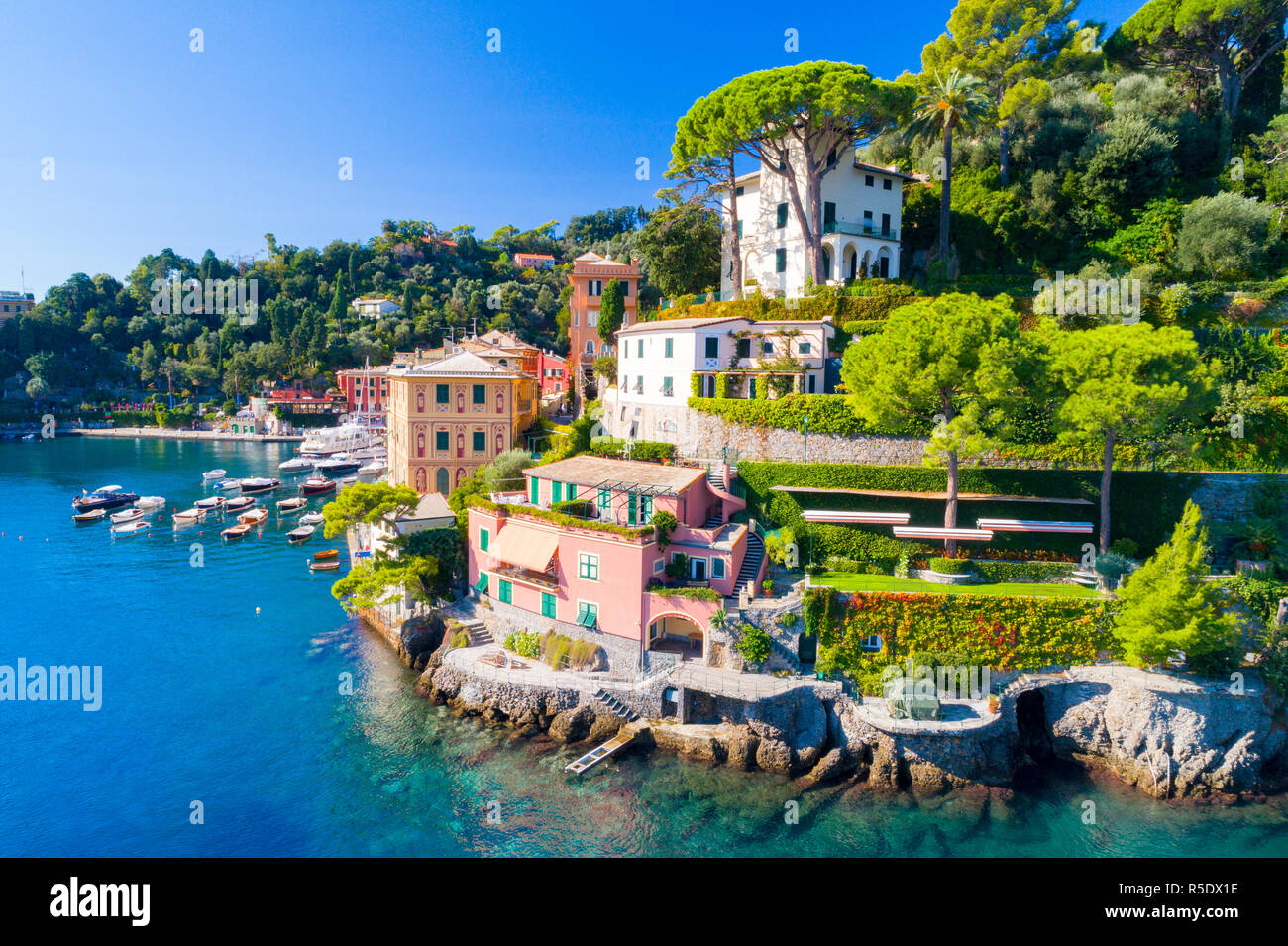 Beautiful sea coast with colorful houses in Portofino, Italy. Summer ...