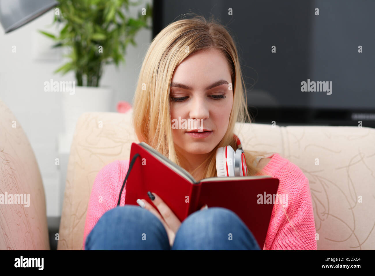 young beautiful woman fill in your personal diary Stock Photo - Alamy