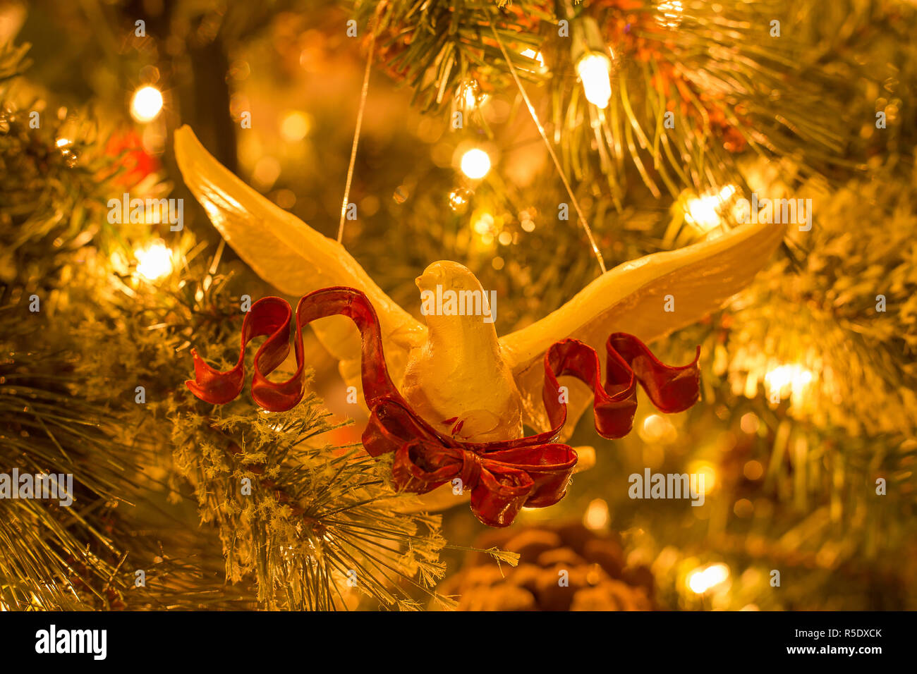 Dove peace lights hi-res stock photography and images - Alamy