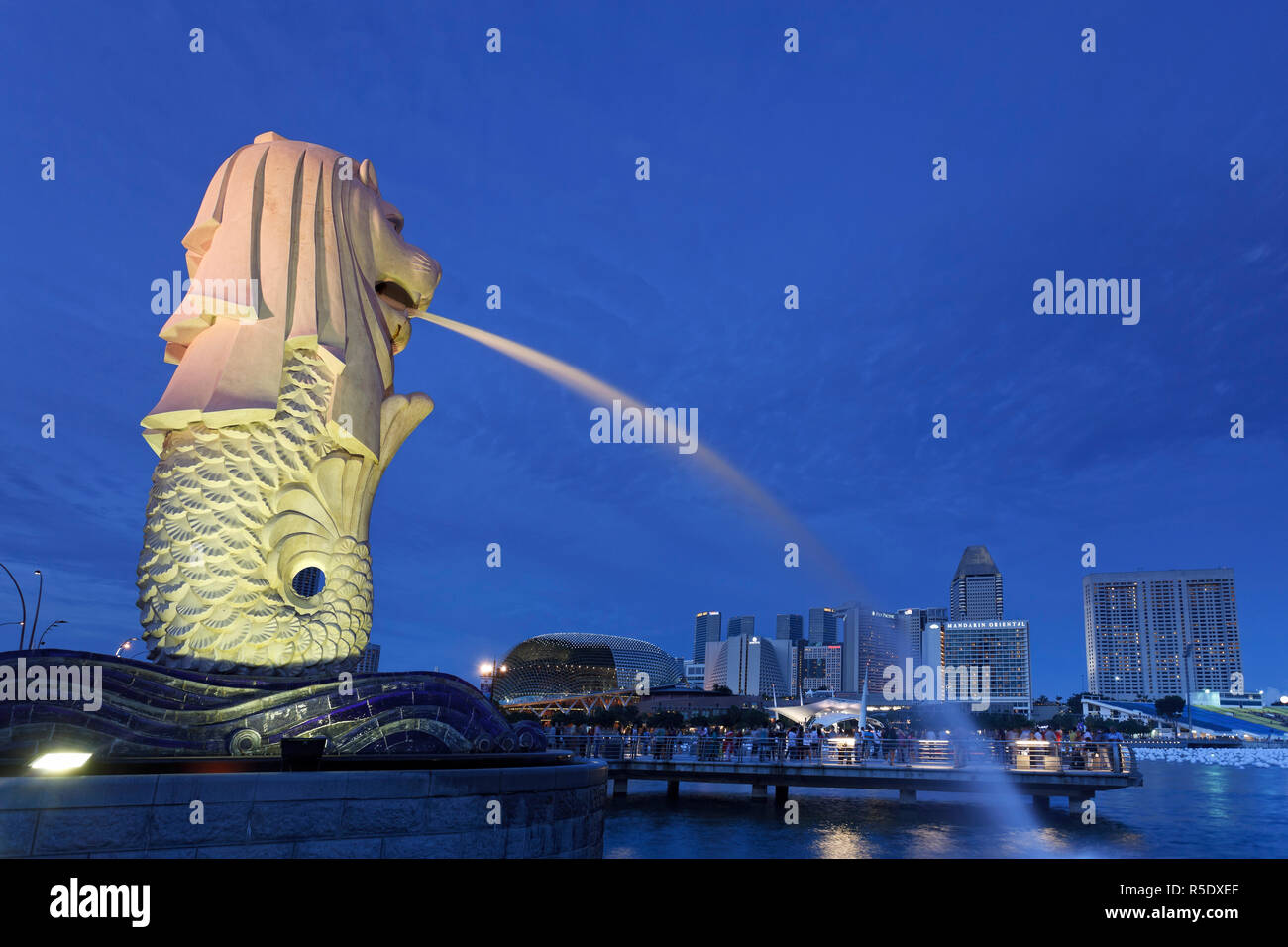 Singapore, Merlion Park, Merlion Fountain Stock Photo - Alamy
