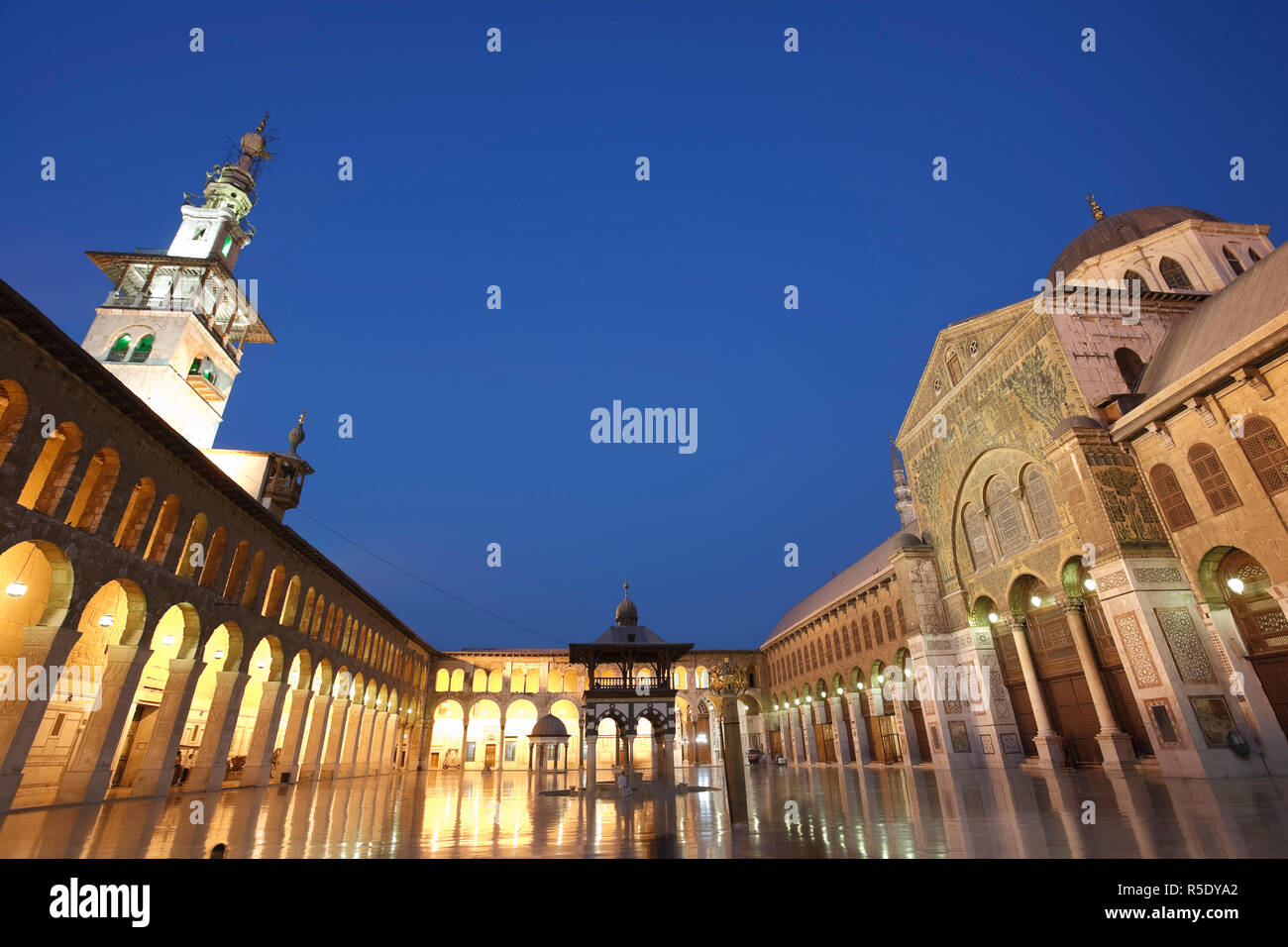 Syria, Damascus, Old, Town, Umayyad Mosque, main courtyard Stock Photo ...
