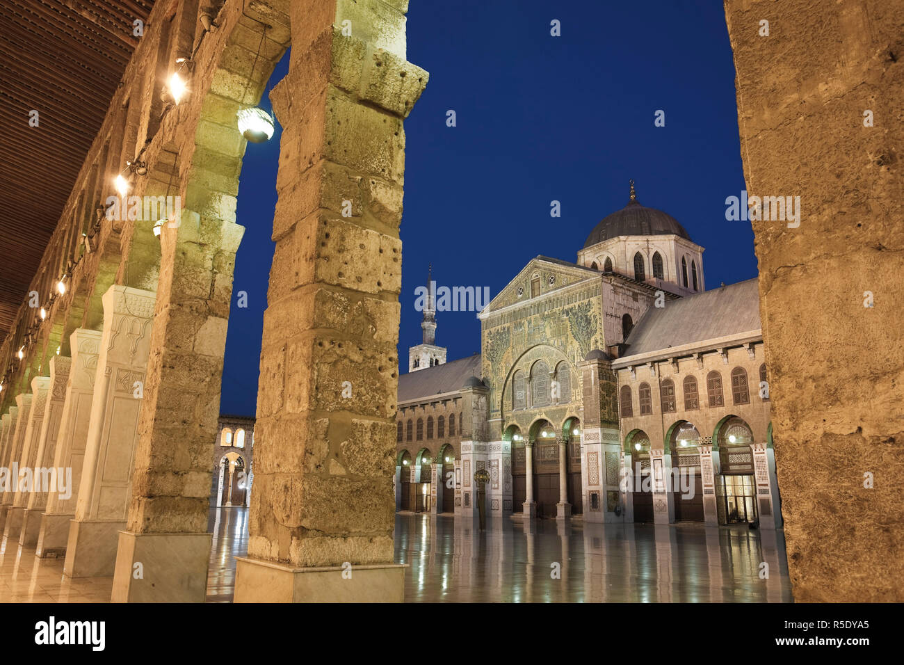 Syria, Damascus, Old, Town, Umayyad Mosque, main courtyard Stock Photo ...