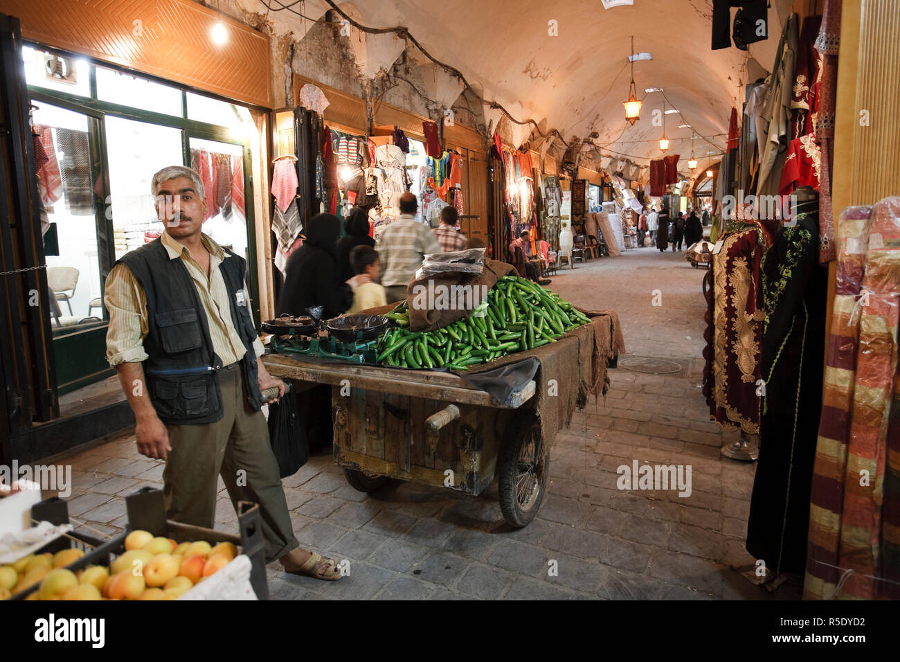 Aleppo souk silk hi-res stock photography and images - Alamy