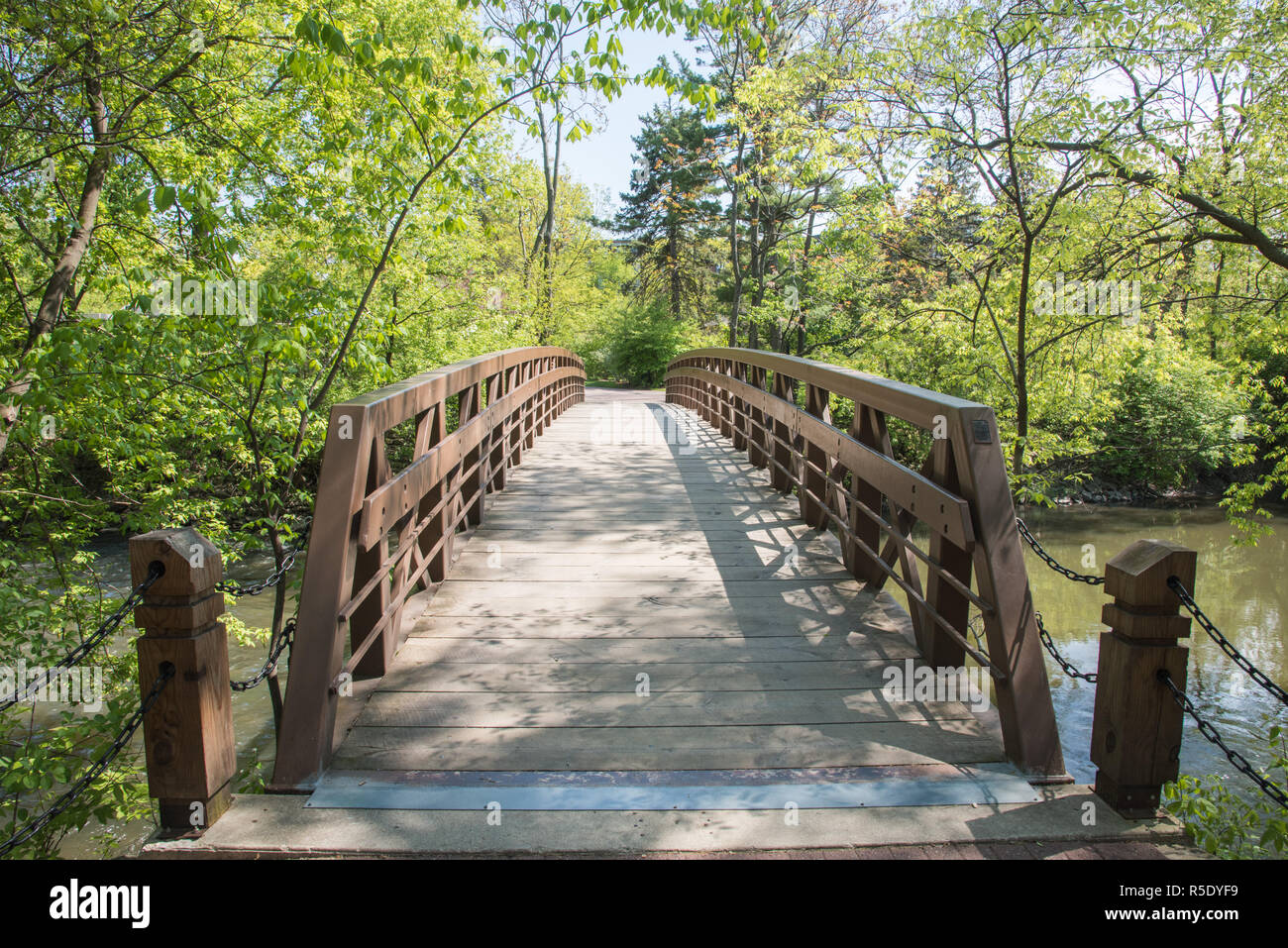 Perspective elevated pedestrian walkway sky hi-res stock photography ...